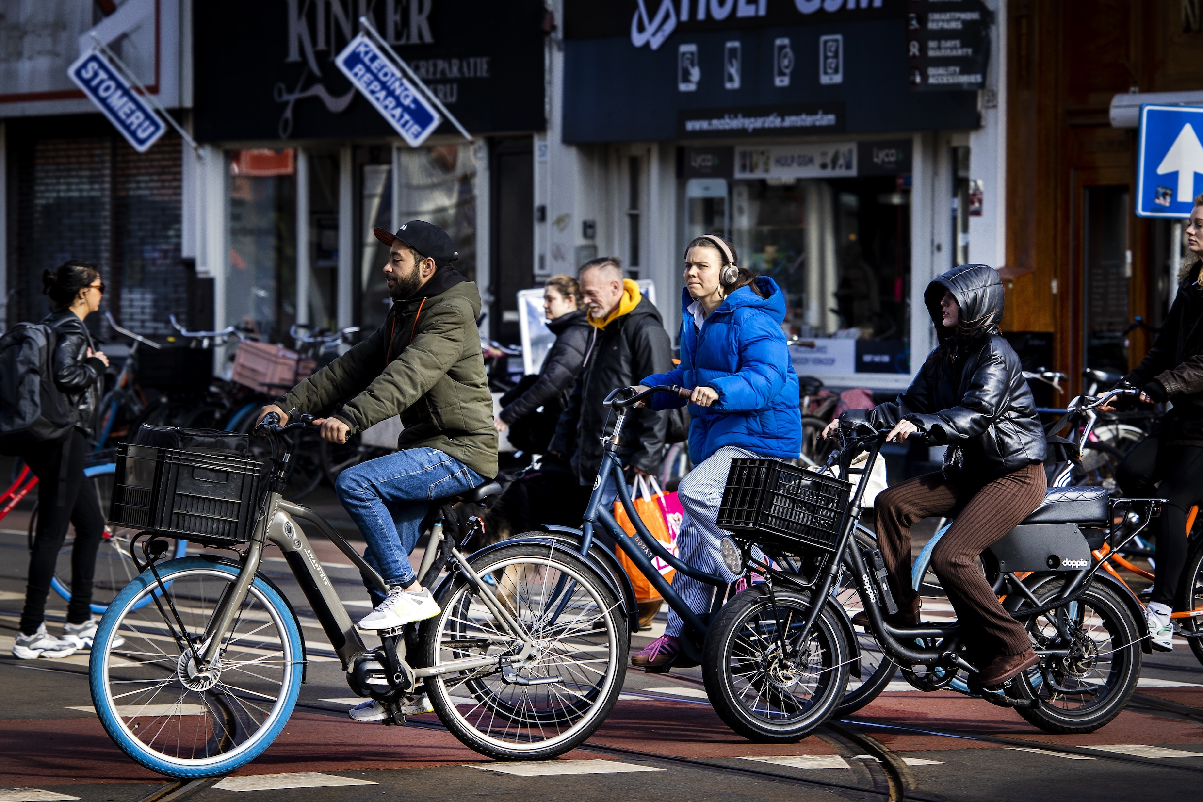 Amsterdamse fietsers voelen zich onveiliger in het verkeer, e-bike ...