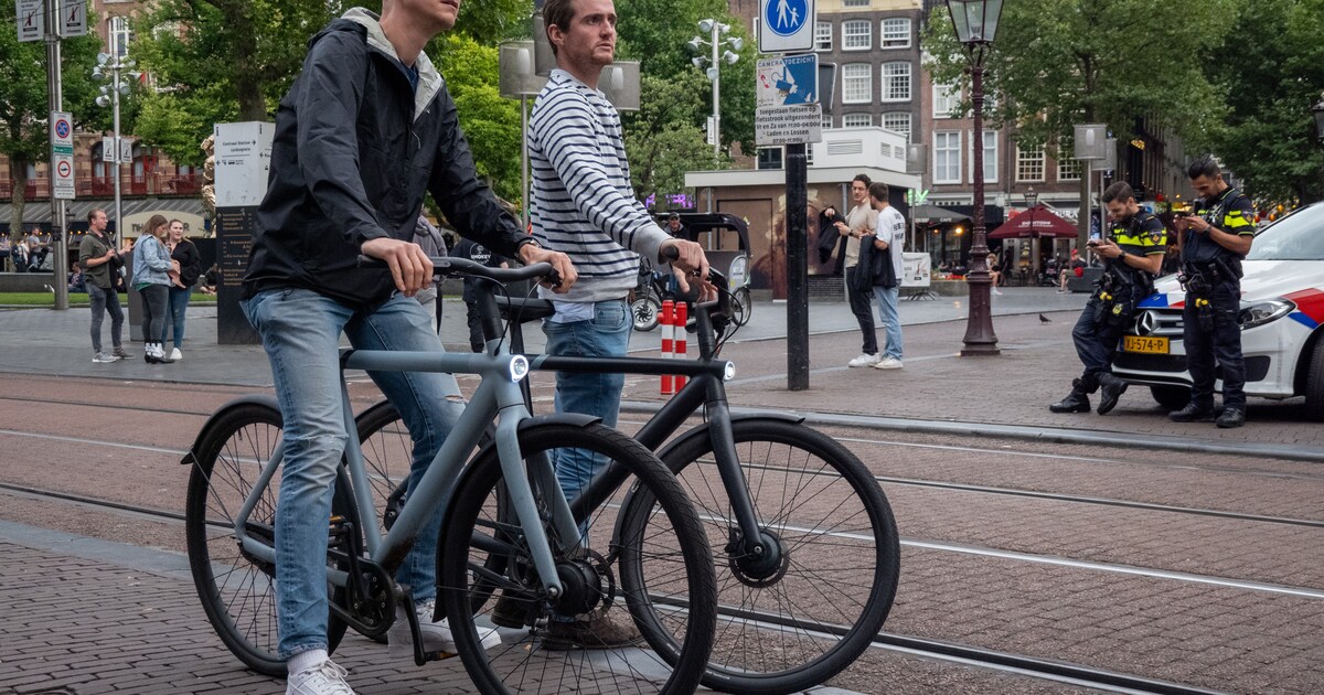 Gezocht: twee (kapotte) VanMooffietsen voor in het Design Museum in Den ...