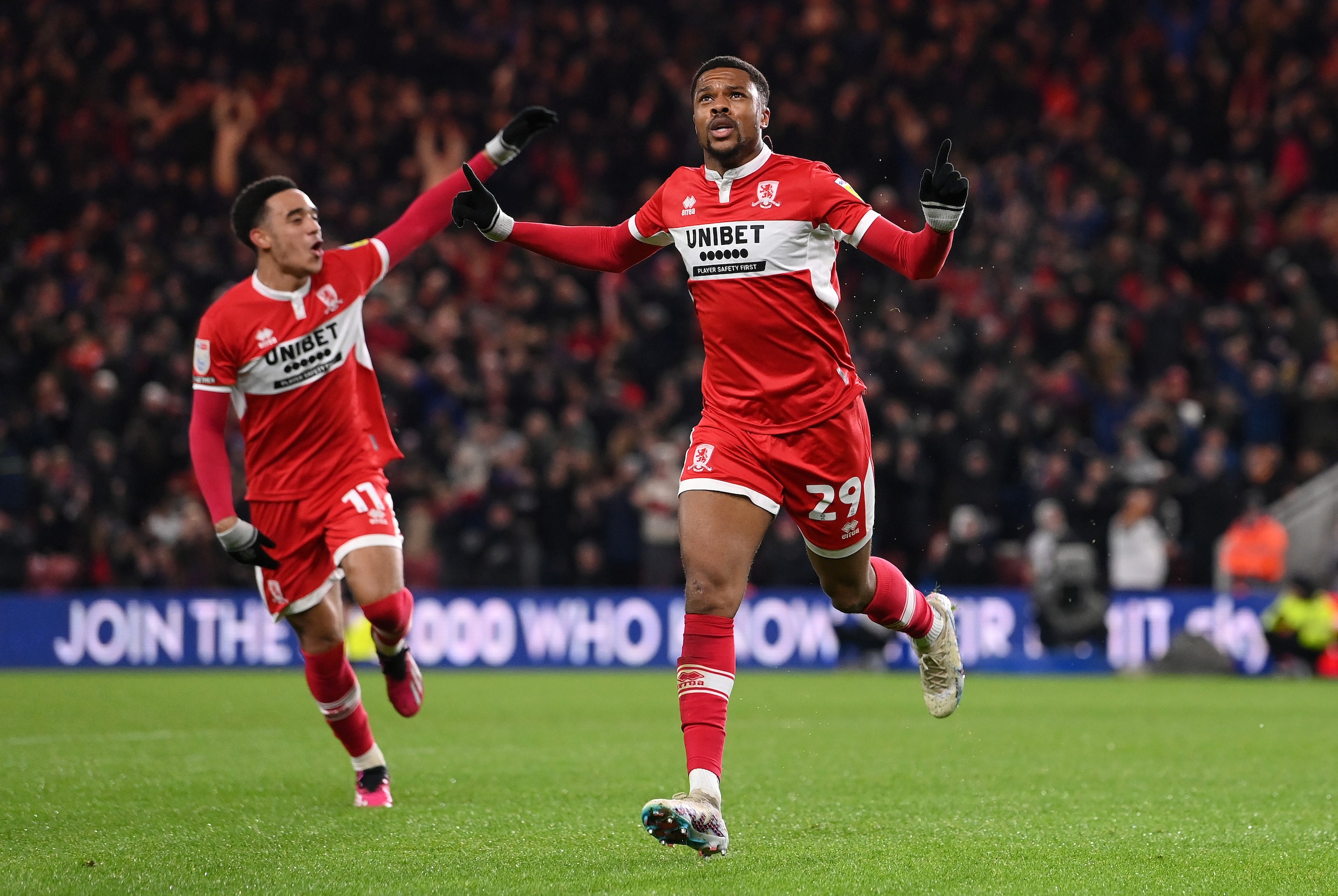Ajax bevestigt komst van topscorer Chuba Akpom van Middlesbrough | Het ...