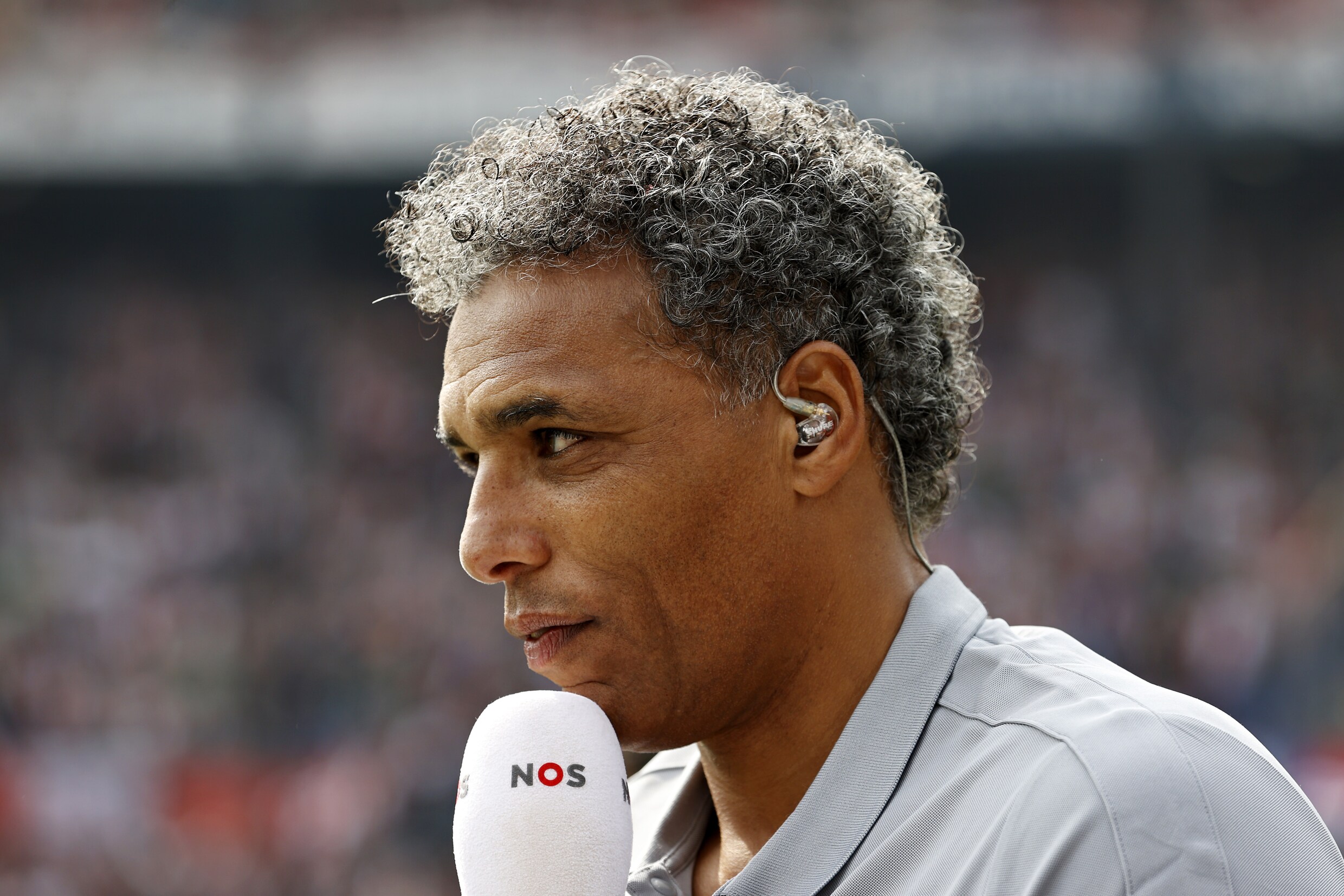 Ajax-coach Steijn spant kort geding aan na uitspraken over ‘duistere ...
