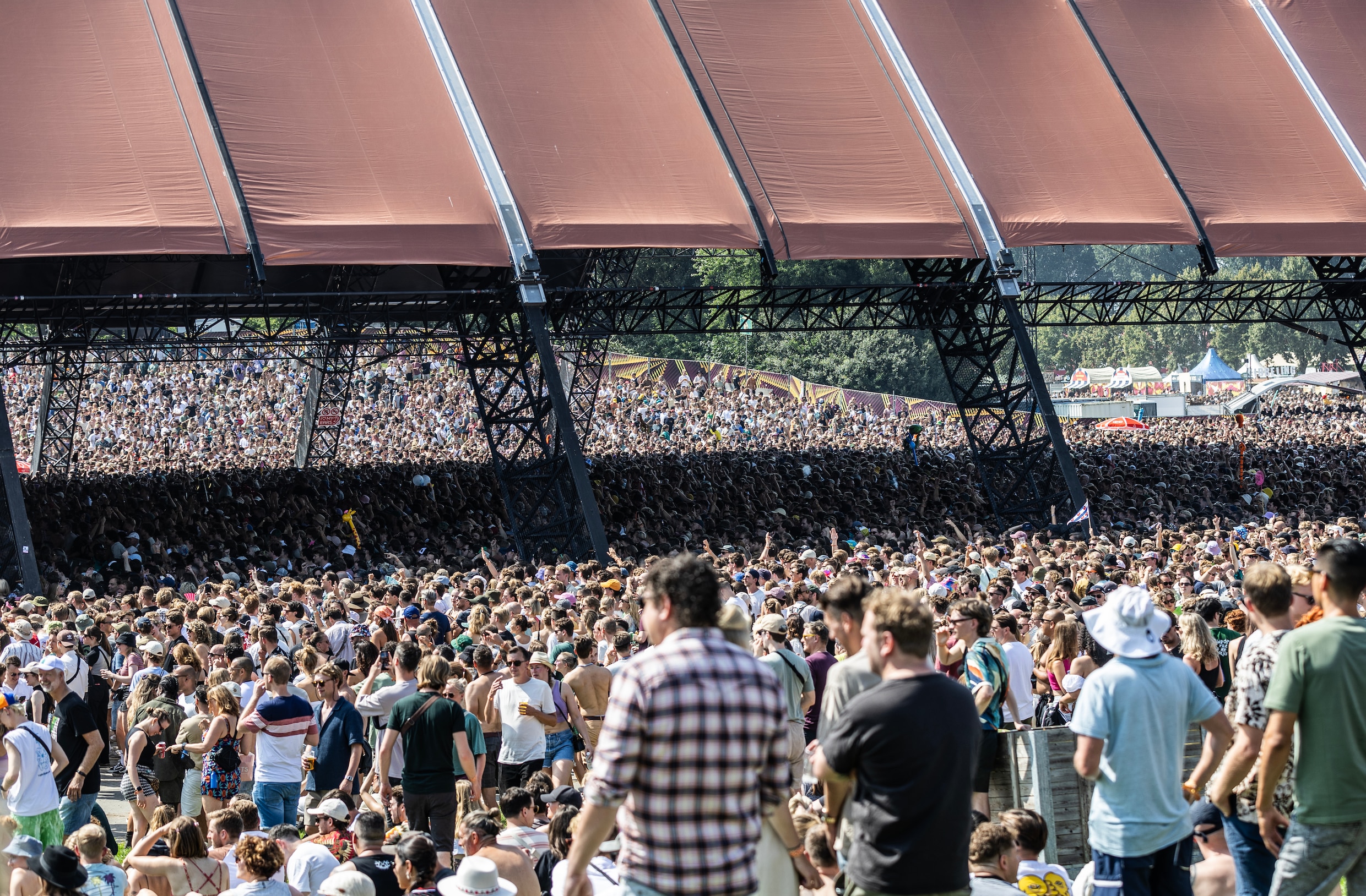 Onverwacht stralende zon en een volle Alphatent: dag twee van Lowlands ...