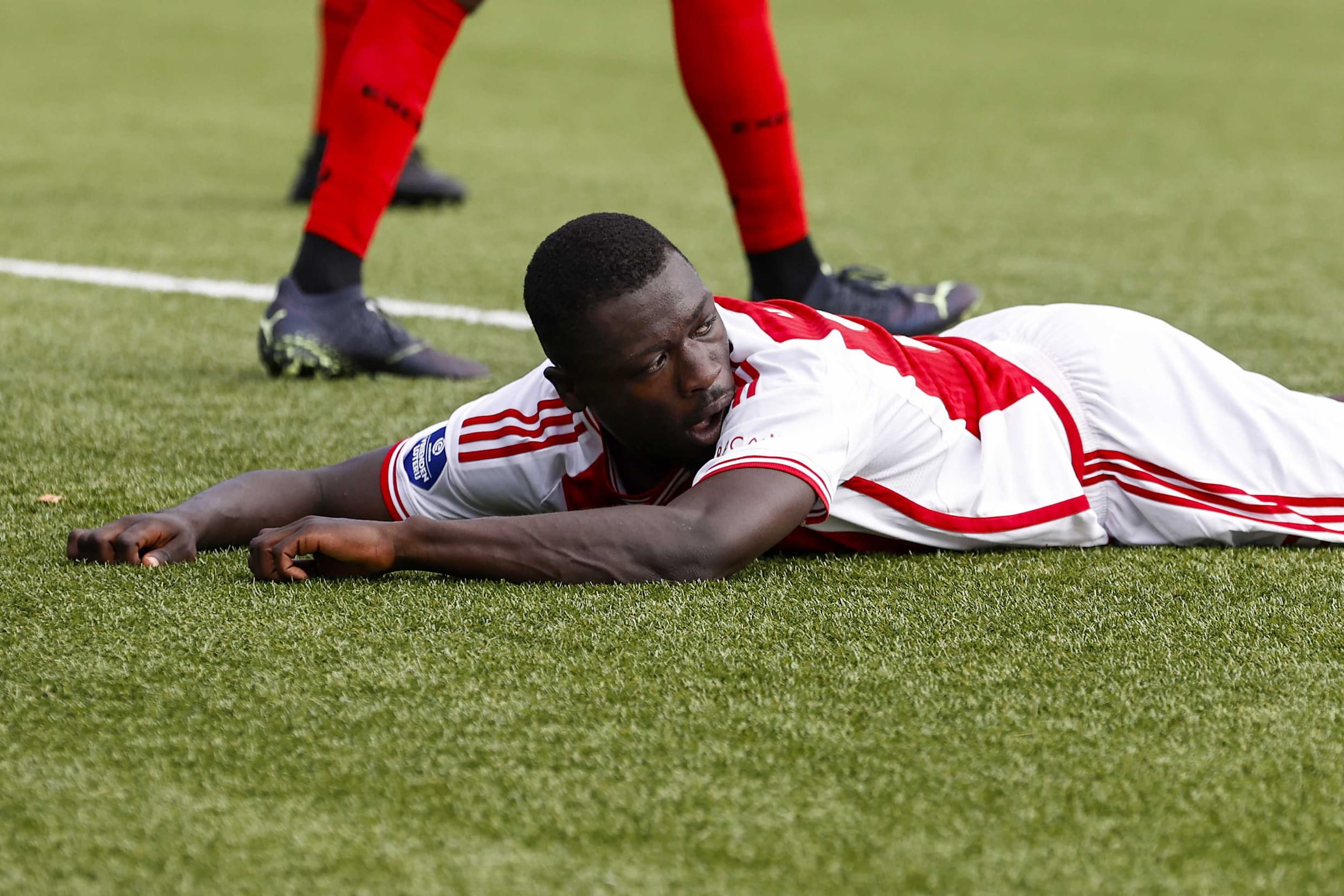 Brian Brobbey is op zoek naar goals: ‘Een spits moet scoren, ja toch ...