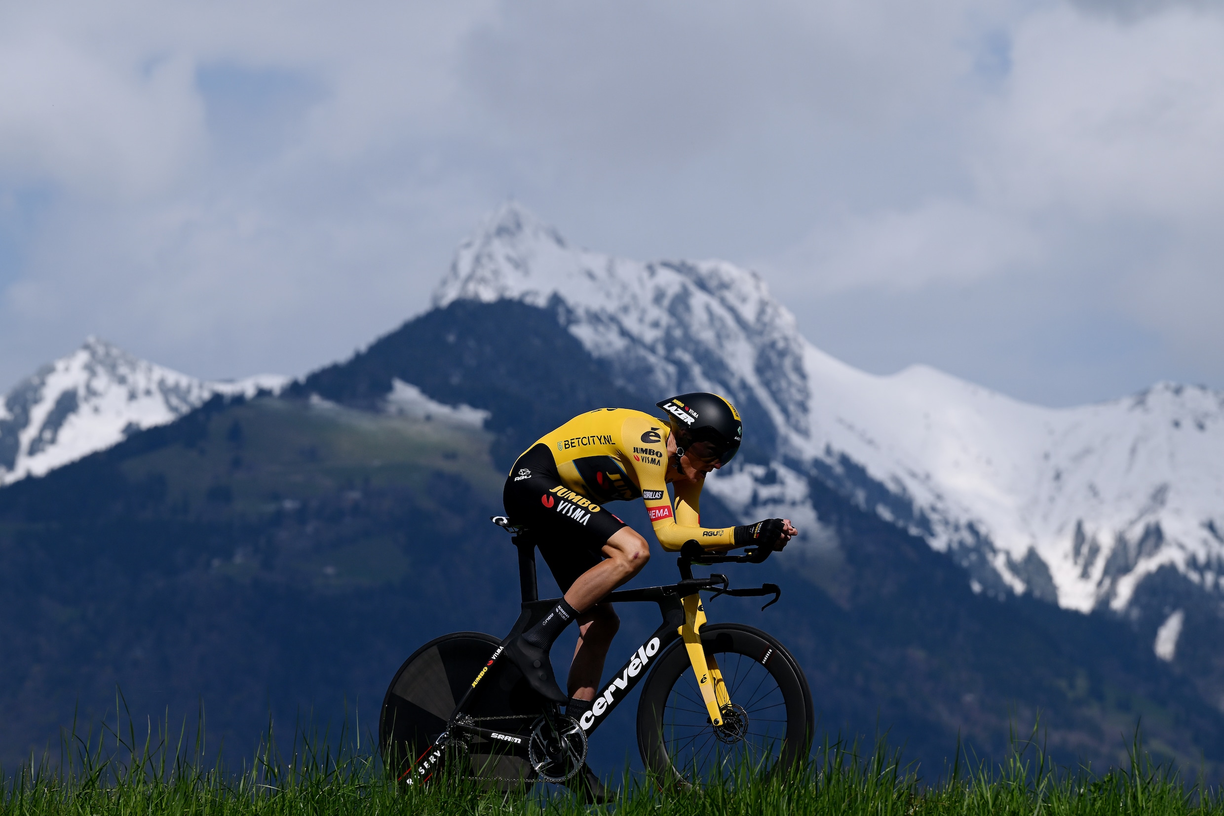 Robert Gesink geniet van zijn rol bij Jumbo-Visma: ‘In veel koersen ...