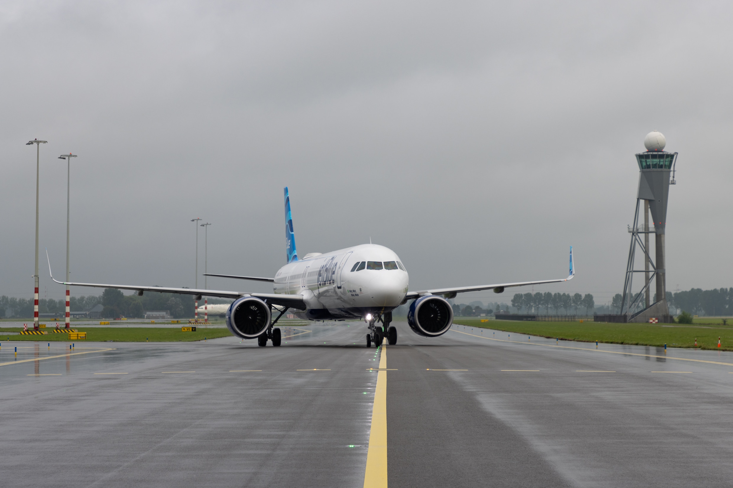 Krimp Schiphol leidt tot luchtvaartstrijd tussen VS en Europa ...