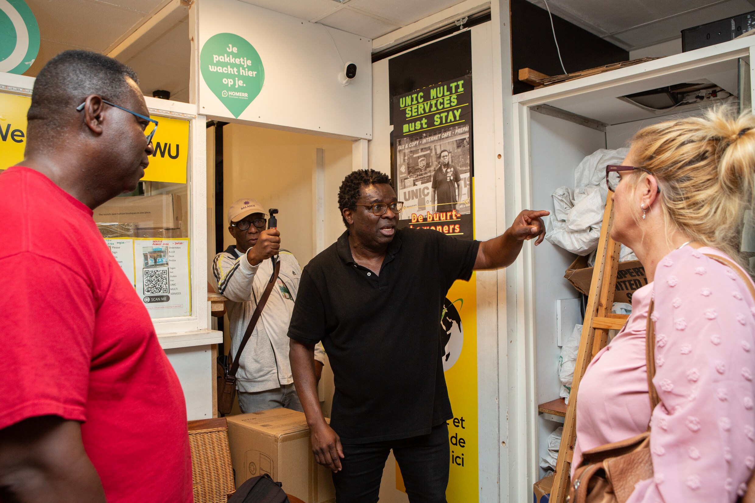 Spanning loopt hoog op in belwinkel Zuidoost, Rochdale staakt inspectie ...