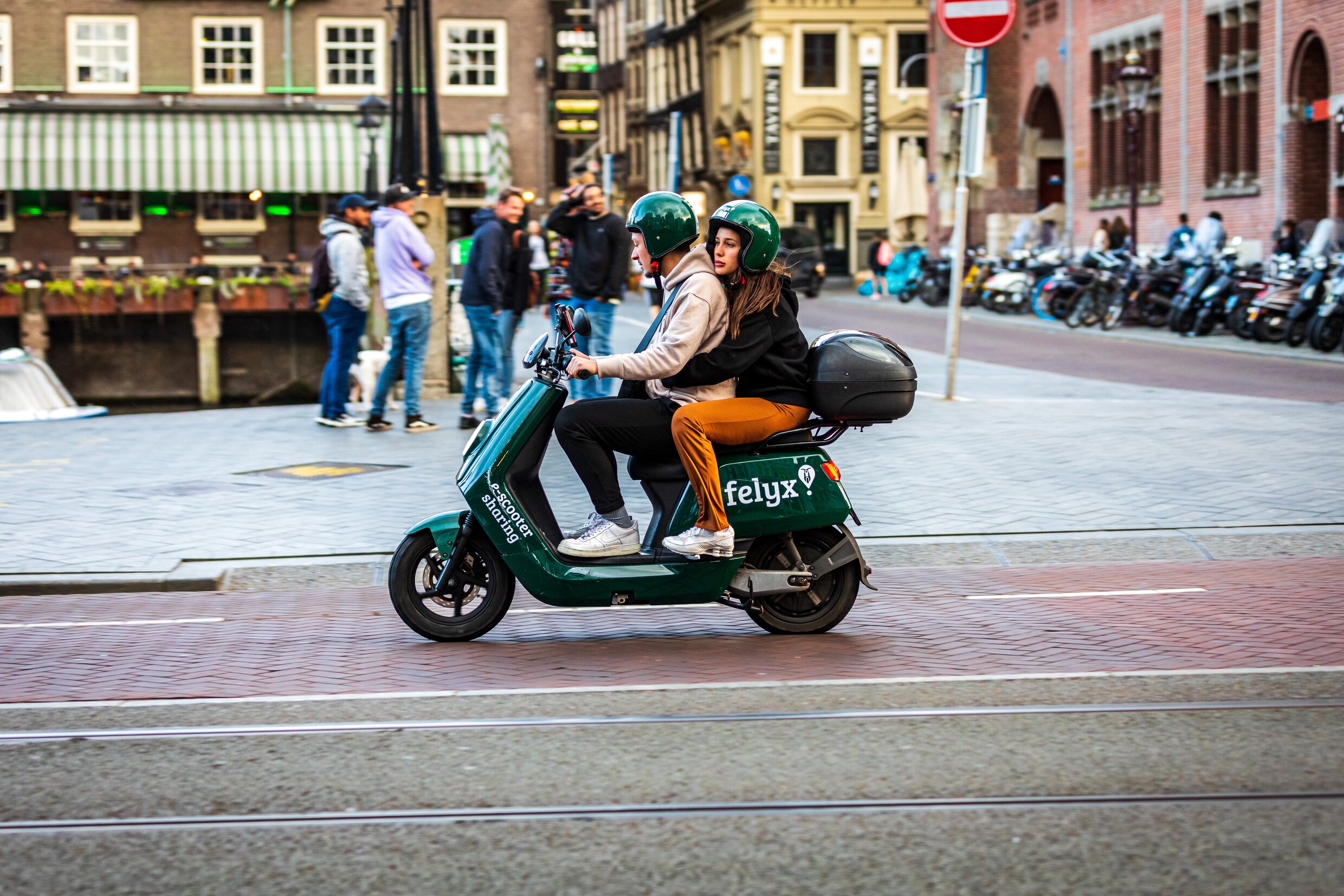 Gemeenten schrappen teksten over duurzaamheid deelscooters ...