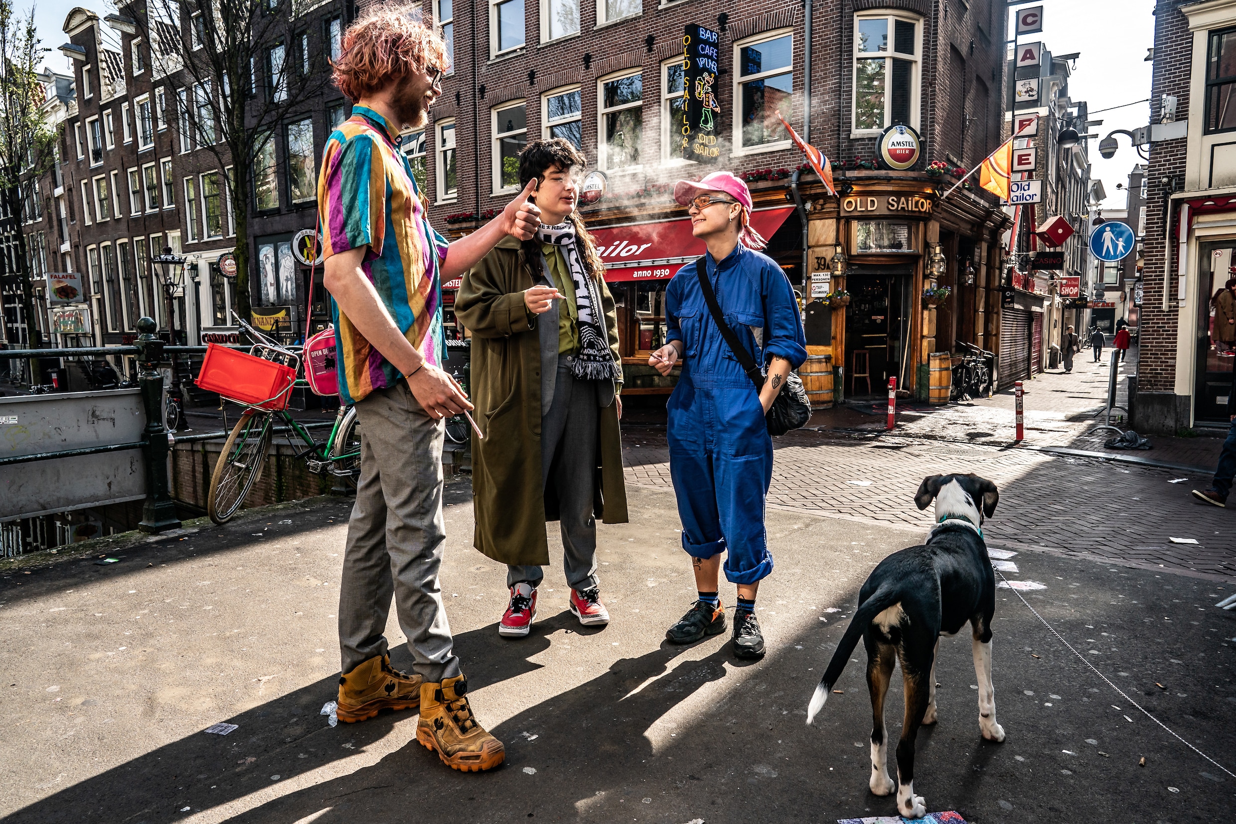 Is het blowverbod op de Wallen een farce als er niet gehandhaafd wordt ...