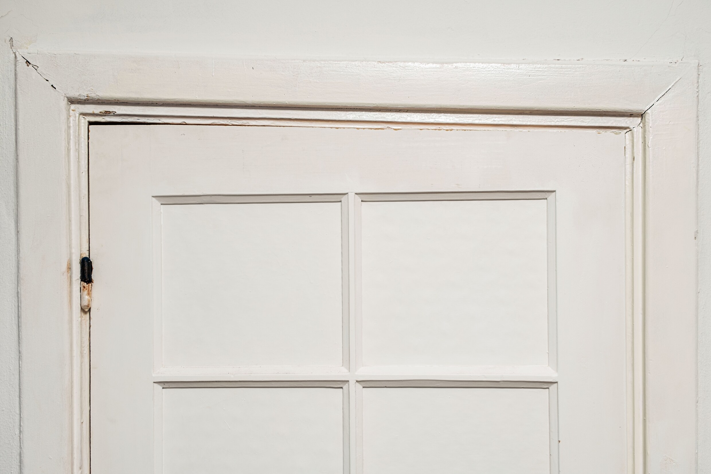 Schimmel, kapotte daken en asbest – makelaar Rappange weigert gebreken ...