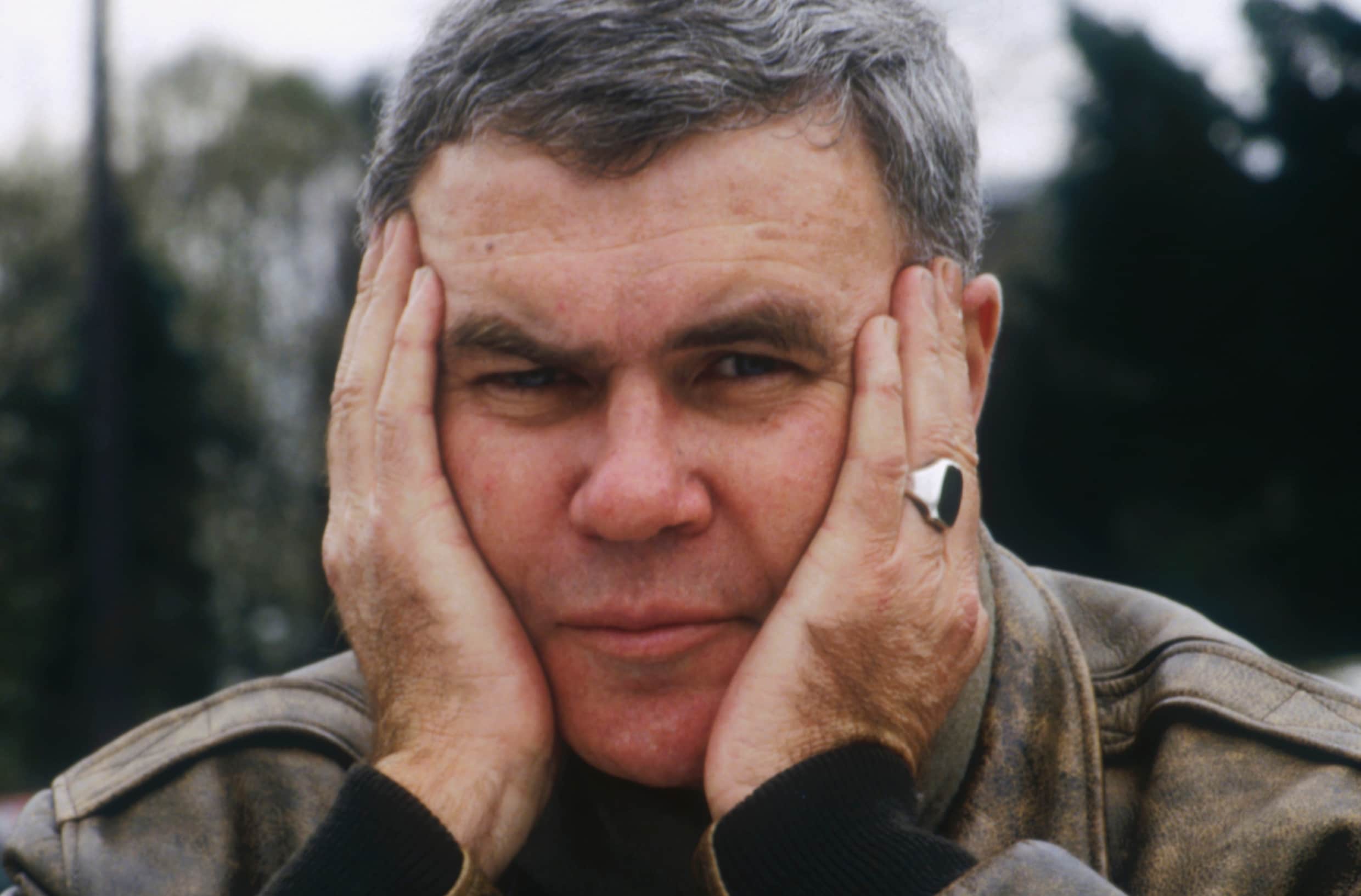 Recensie: Schrijver Raymond Carver laat mededogen, verdriet en ...