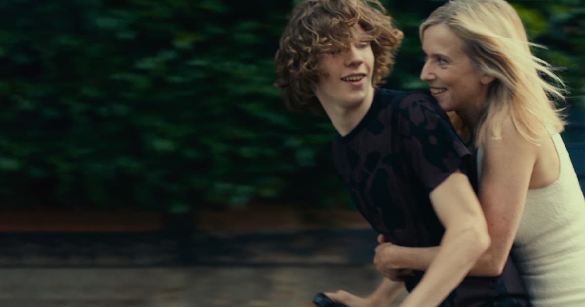 In L’Été dernier hebben moeder en stiefzoon een affaire: ‘Je moet jezelf die hartstocht gunnen ...