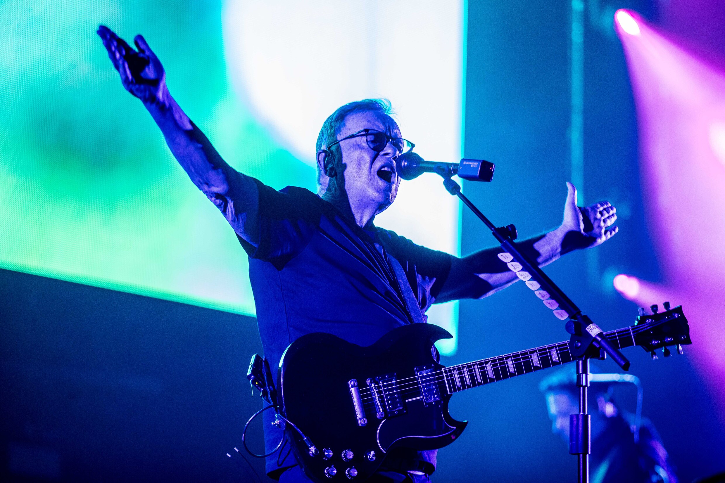 Recensie New Order in Ziggo Dome: het Joy Divisionverleden blijft ...