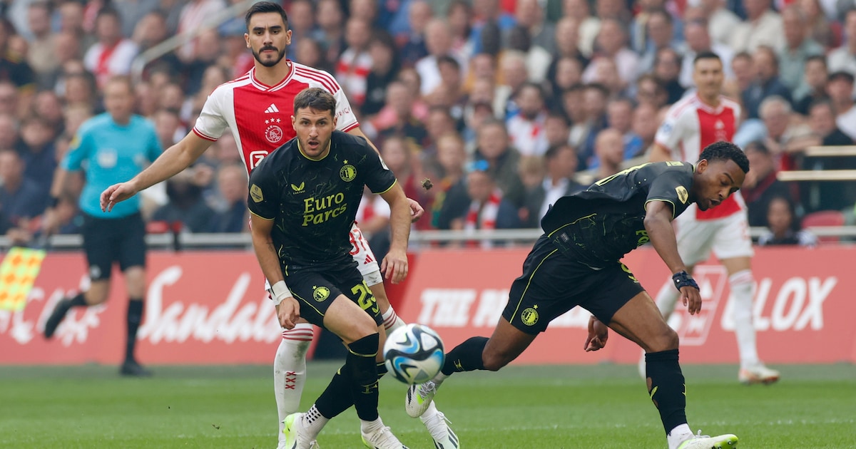 Feyenoord stort Ajax in onwerkelijke crisis, Klassieker definitief gestaakt na twee keer ...