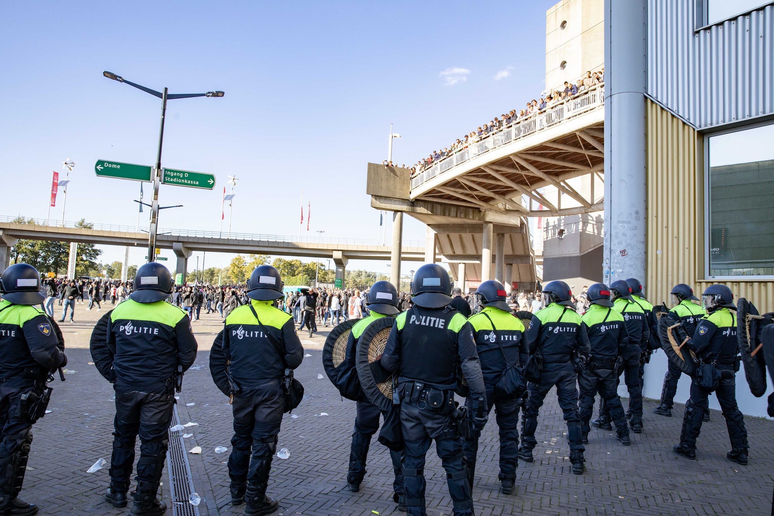 Nog drie verdachten aangehouden voor rellen na Ajax-Feyenoord | Het Parool