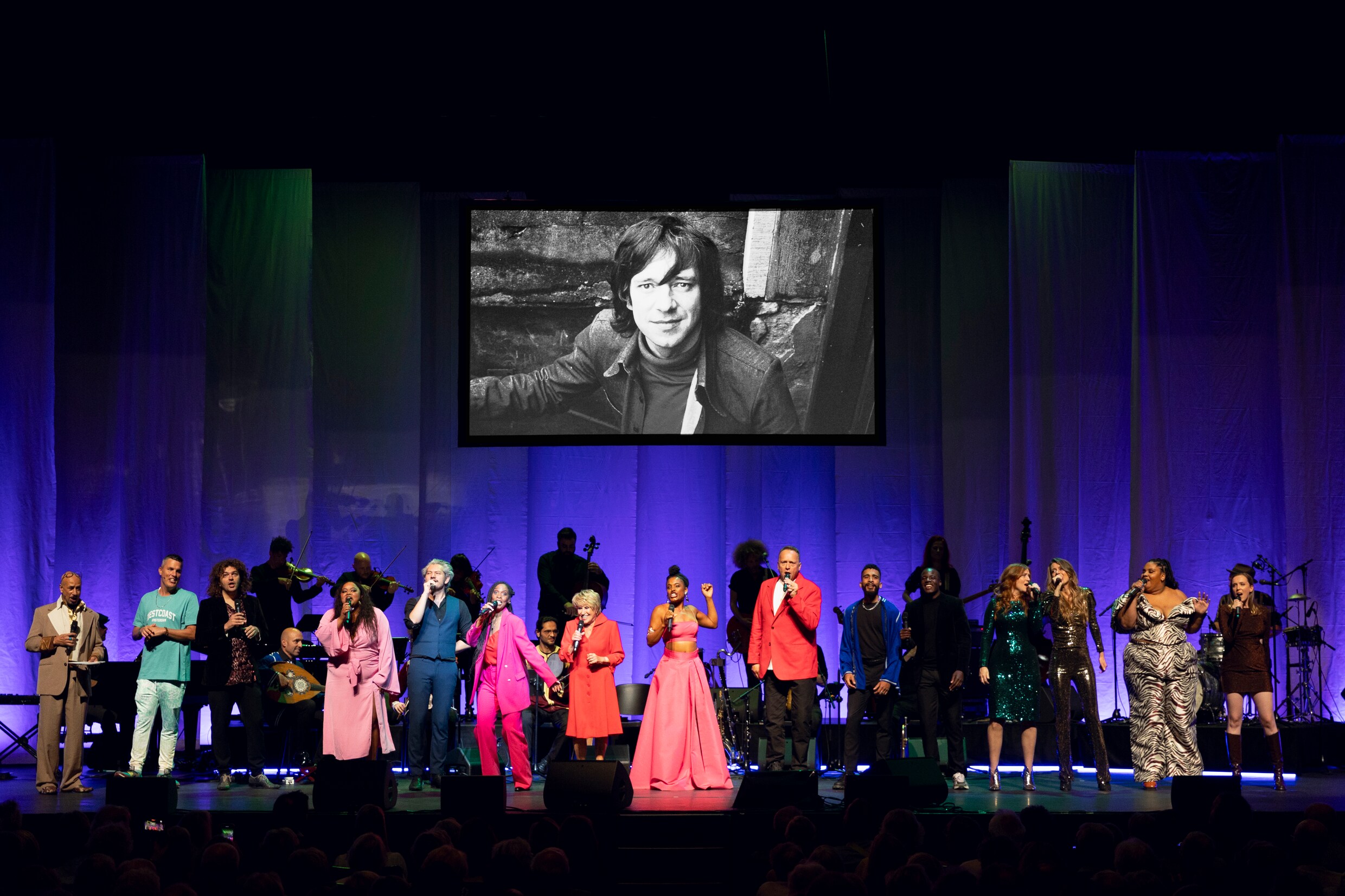 Recensie: Carré eert tijdens ode aan Ramses Shaffy ook Wimie Wilhelm ...