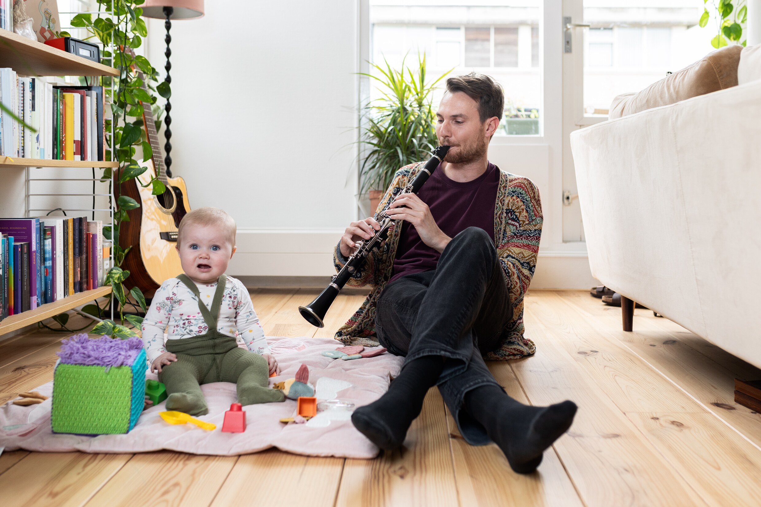 Deze vaders nemen maximaal kraamverlof op: ‘Ik kan geen borstvoeding geven, maar verder kan ik ...