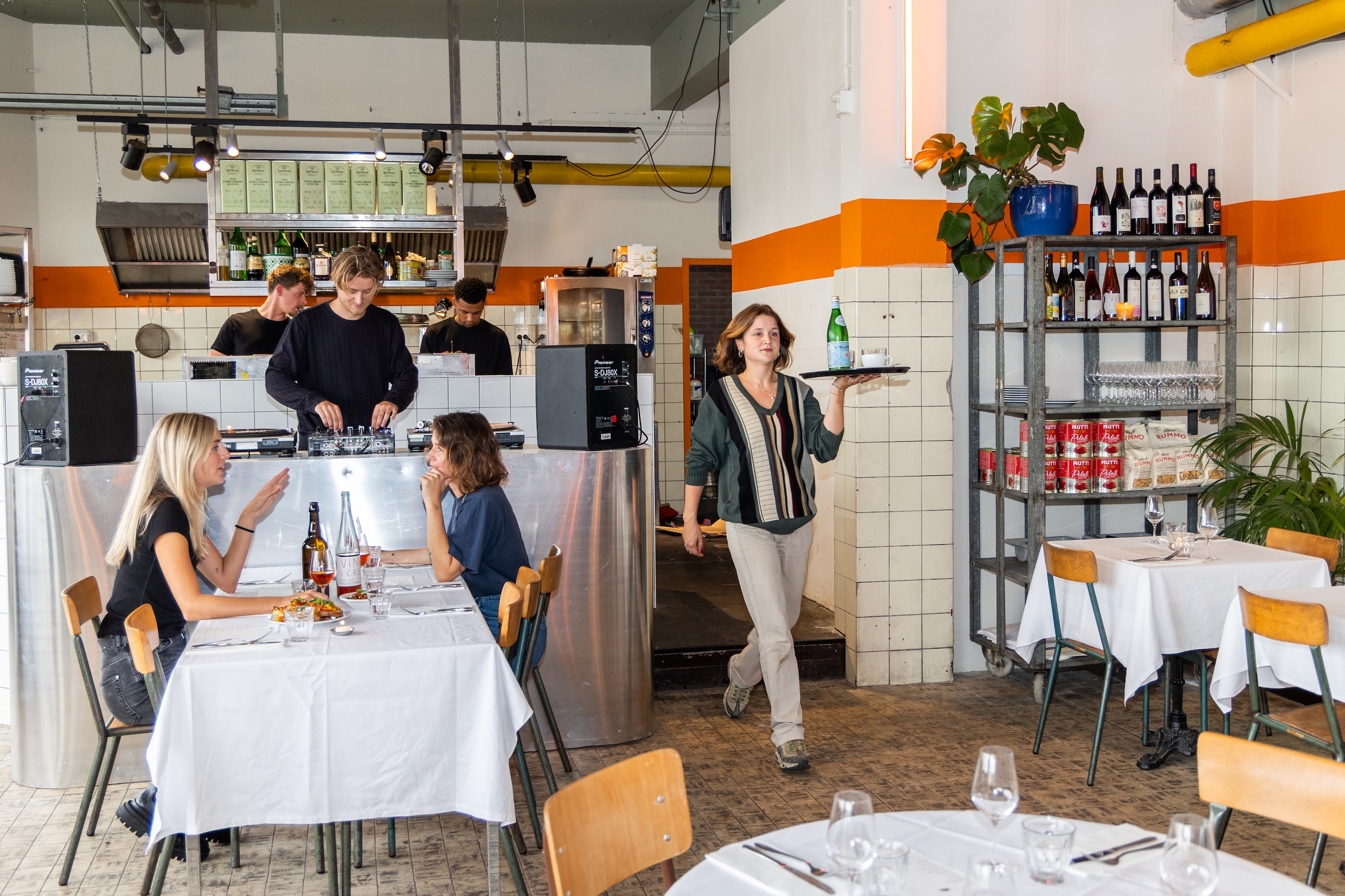 Eigenaren Sissi’s openen Bar Dancing Multipla, vernoemd naar de mooiste ...