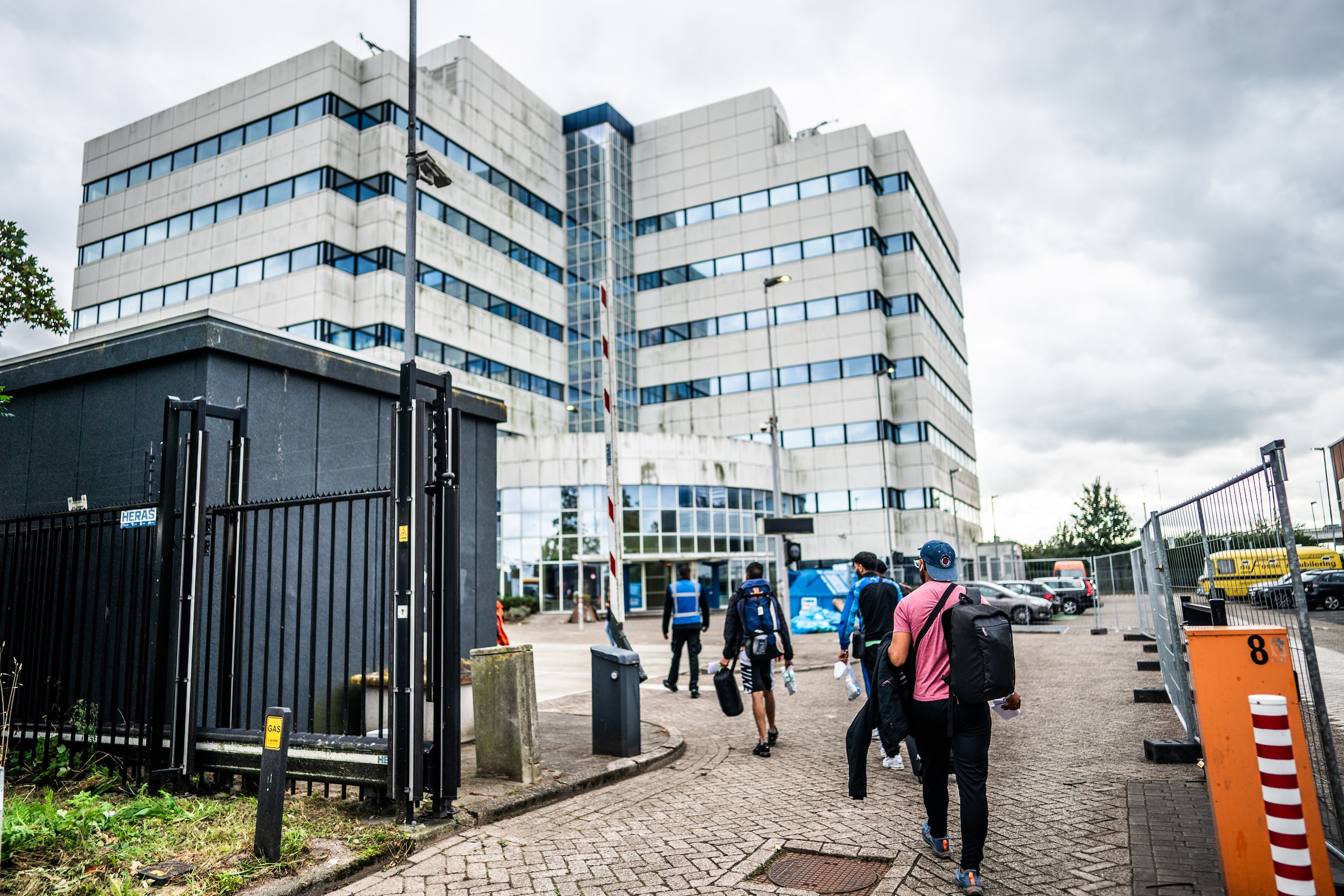 Amsterdam huisvest veel te weinig asielzoekers met een ...