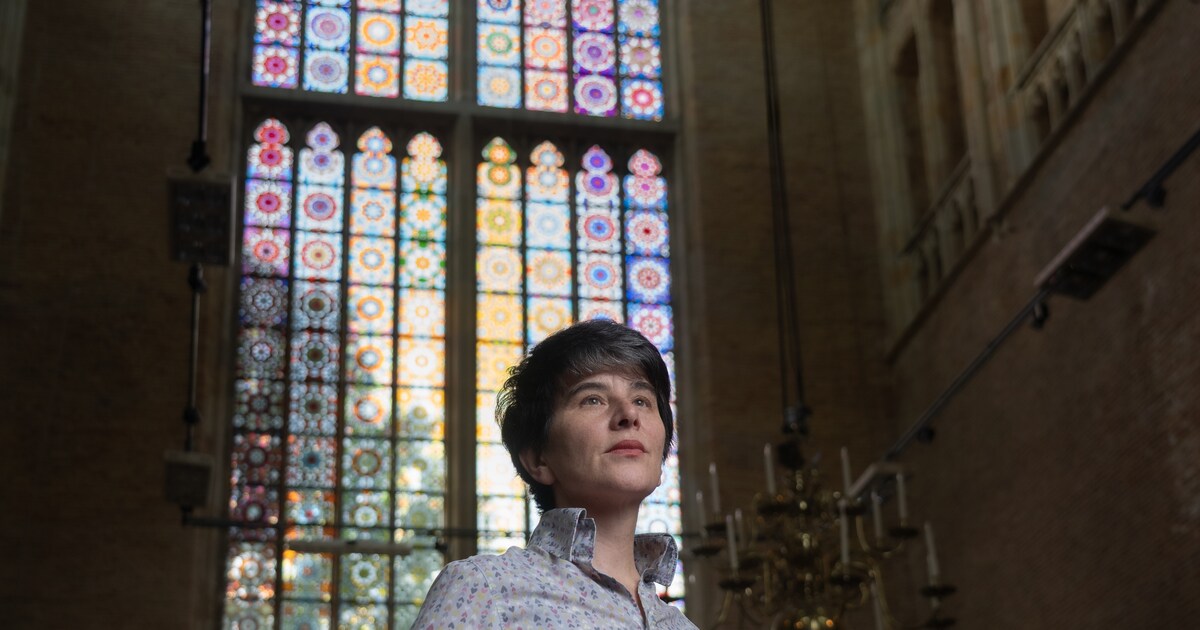 Fiona Tan maakte grootste glas-in-loodraam van Europa: ‘Je kunt het ...