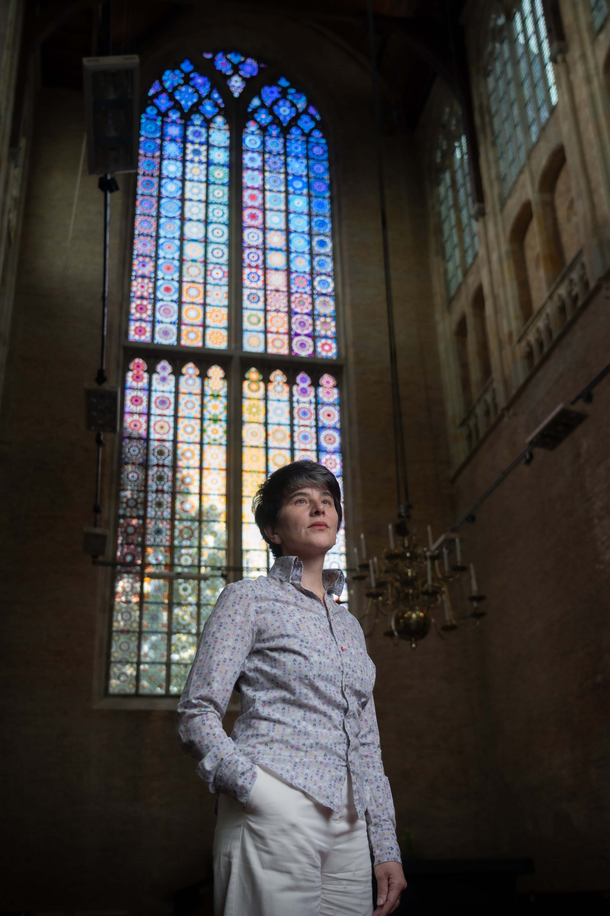 Fiona Tan maakte grootste glas-in-loodraam van Europa: ‘Je kunt het ...