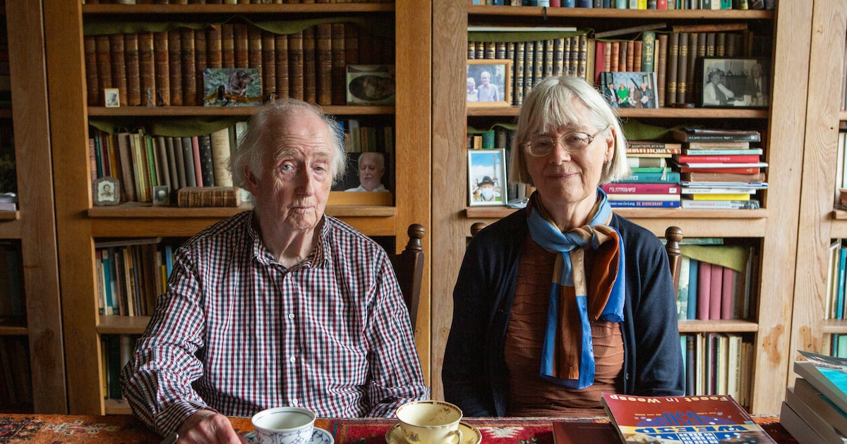 Dit echtpaar beschreef het verleden van hun woonplaats Weesp, van de ...