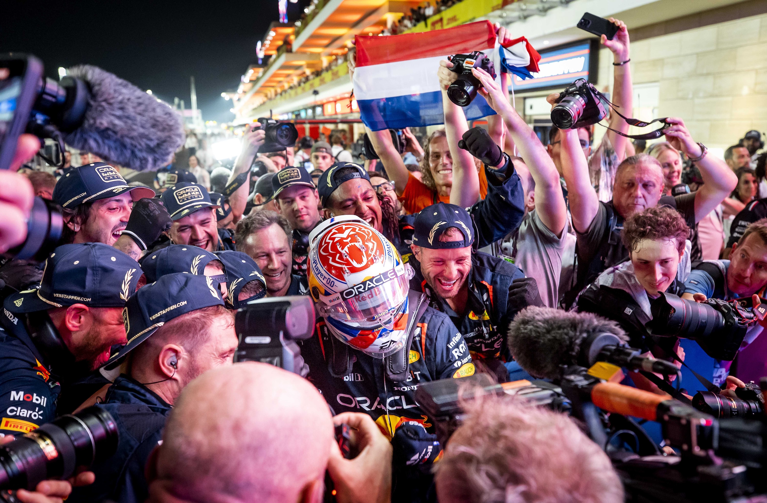 Voor drievoudig F1-wereldkampioen Max Verstappen was het zaterdag al feest in Qatar: ‘Dit was de ...