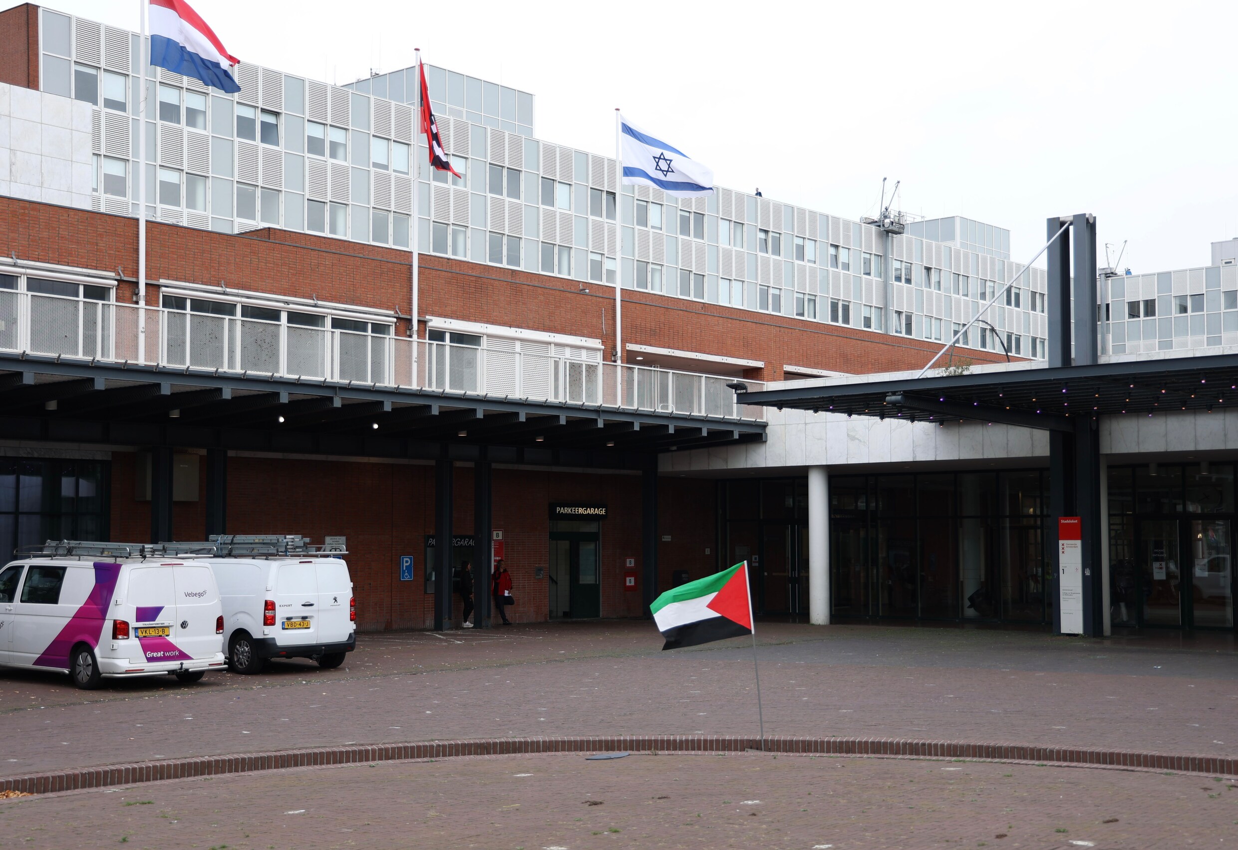 Hoe de Amsterdamse politiek sinds 7 oktober 2023 worstelt met oplopende ...