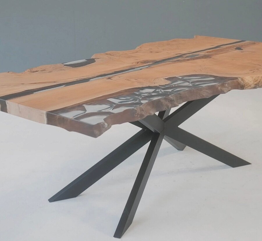 Van gevallen boom tot design object: unieke meubels geven extra goed ...