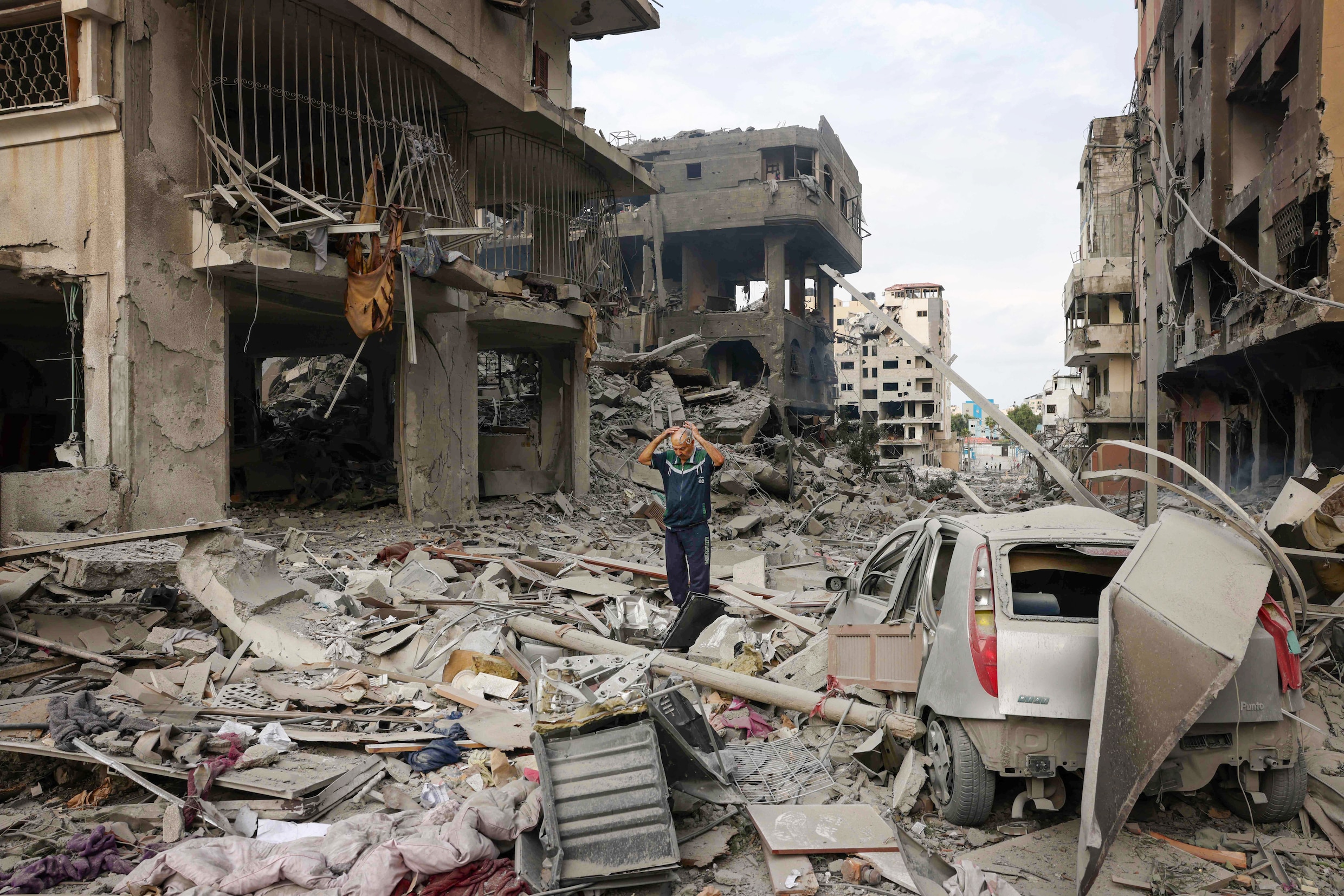 Geen schuilplaatsen, bunkers of veilige zones in Gaza: ‘Hele families ...