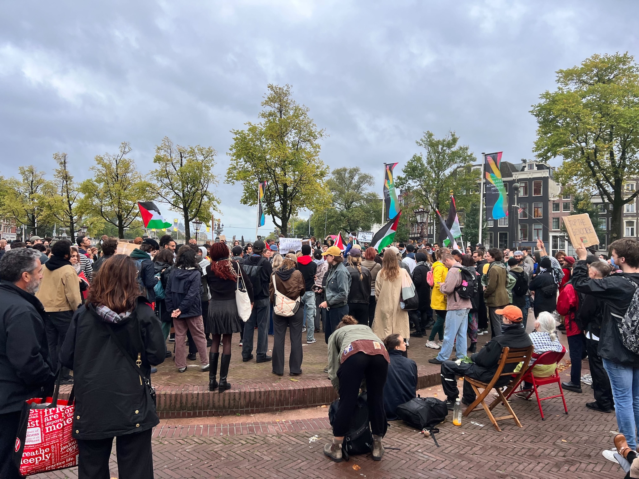 Protest bij de Stopera uit solidariteit met Palestina: ‘Vragen om ...