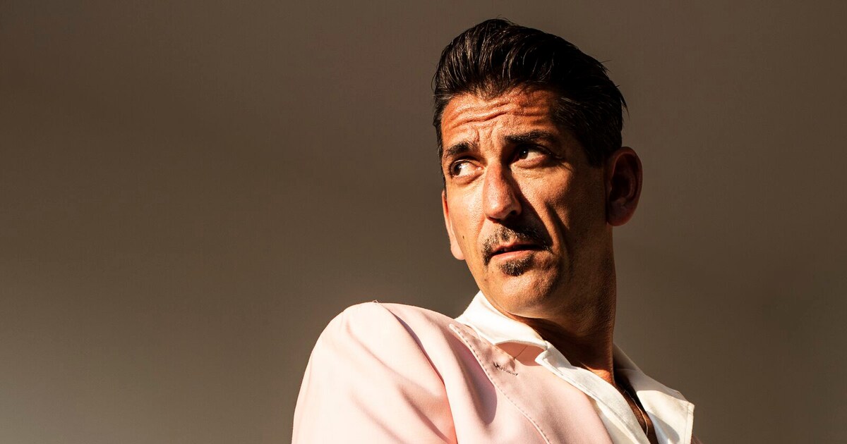 Recensie: Danny Vera zet zijn Elvisachtige snik optimaal in op het ...