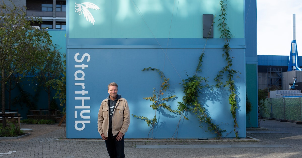 Deze jonge Amsterdamse ondernemers werken bij de VU StartHub aan hun start-up: ‘We willen hier ...