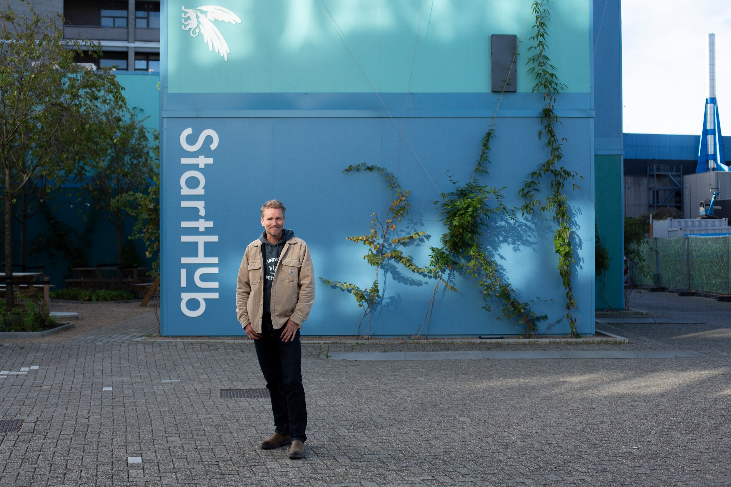 Deze jonge Amsterdamse ondernemers werken bij de VU StartHub aan hun ...