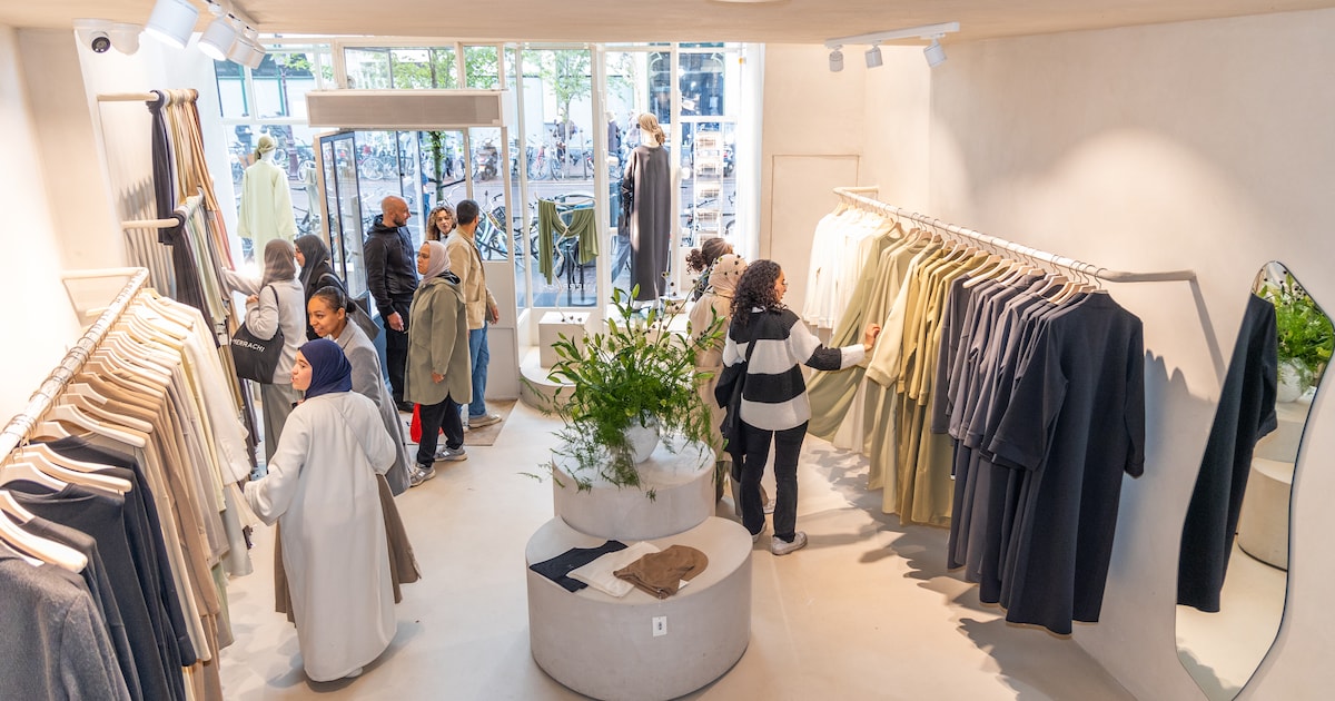 De ‘modest fashion’ van Merrachi is nu ook te koop in een fysieke ...