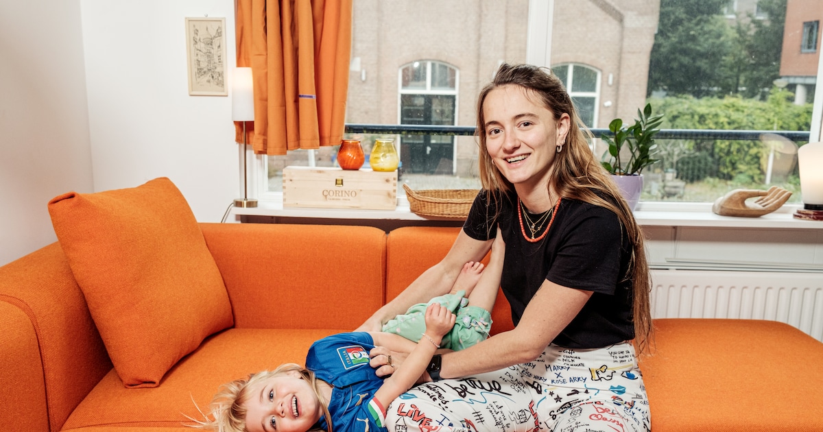 Laura (30) kocht in haar eentje een huis met vijf etages: ‘Ik moet keihard werken om dit te ...