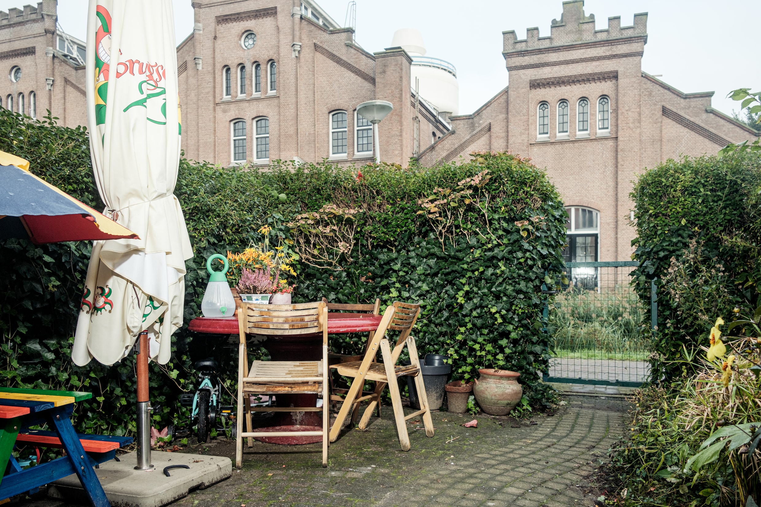 Laura (30) kocht in haar eentje een huis met vijf etages: ‘Ik moet keihard werken om dit te ...