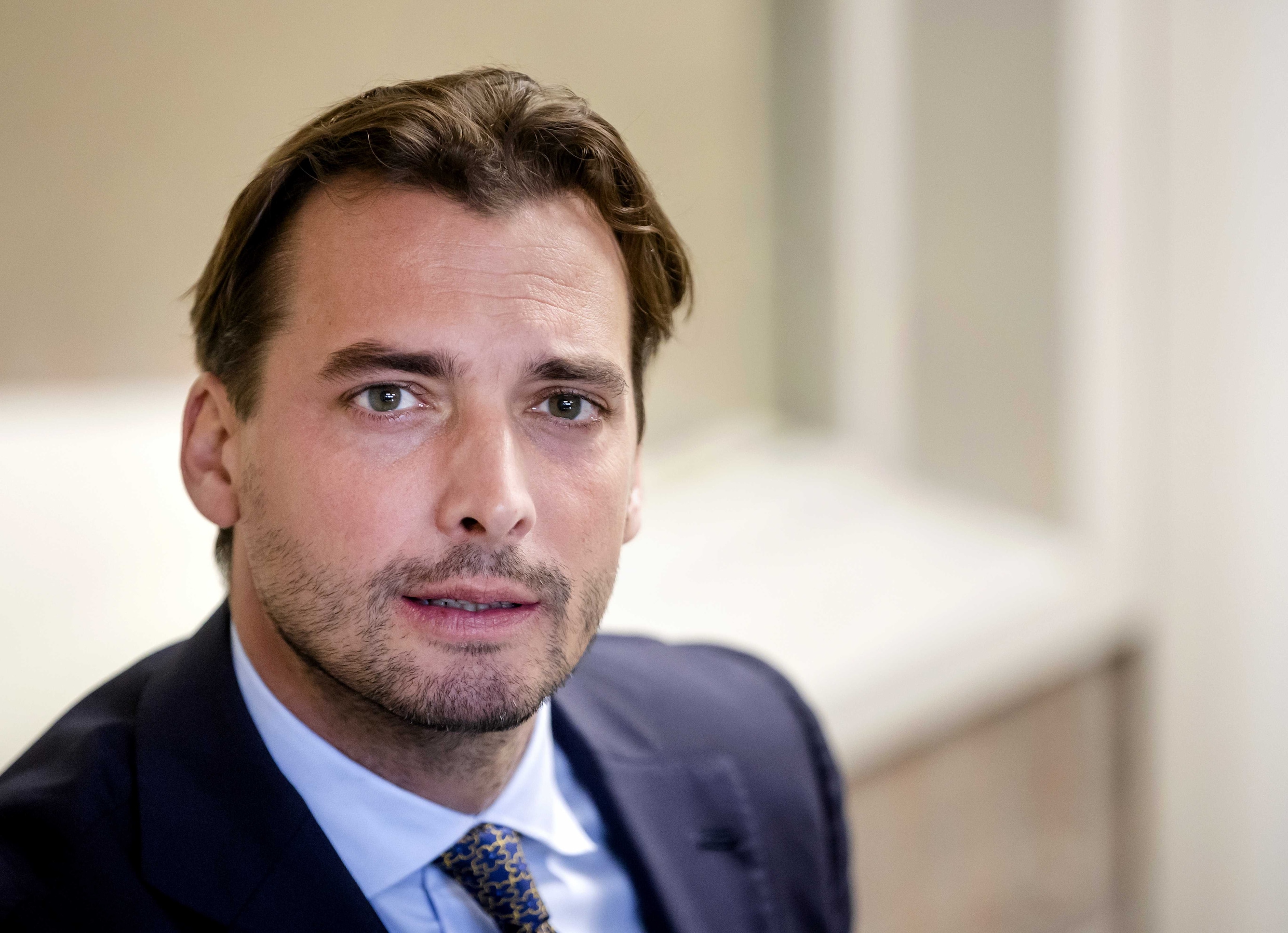 FvD-lijsttrekker Thierry Baudet aangevallen met bierfles, verdachte aangehouden | Het Parool