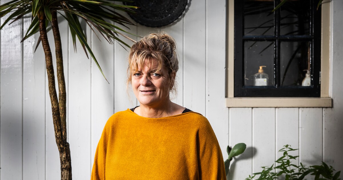 Geke Feijer (62) is een van de personen die een claim tegen Tata Steel ...