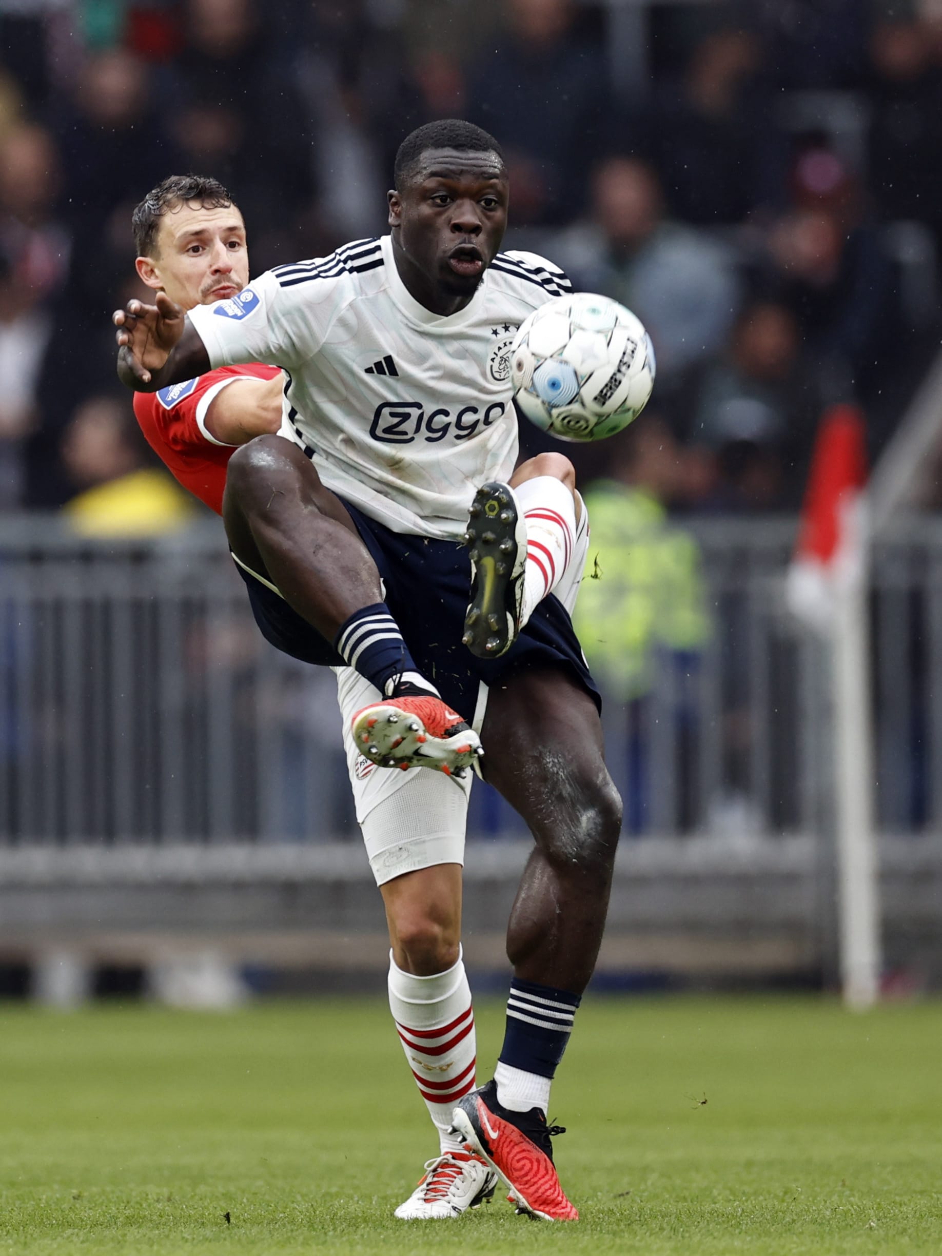 Brian Brobbey wil zijn atletische lichaam beter inzetten: ‘Met afzetten ...