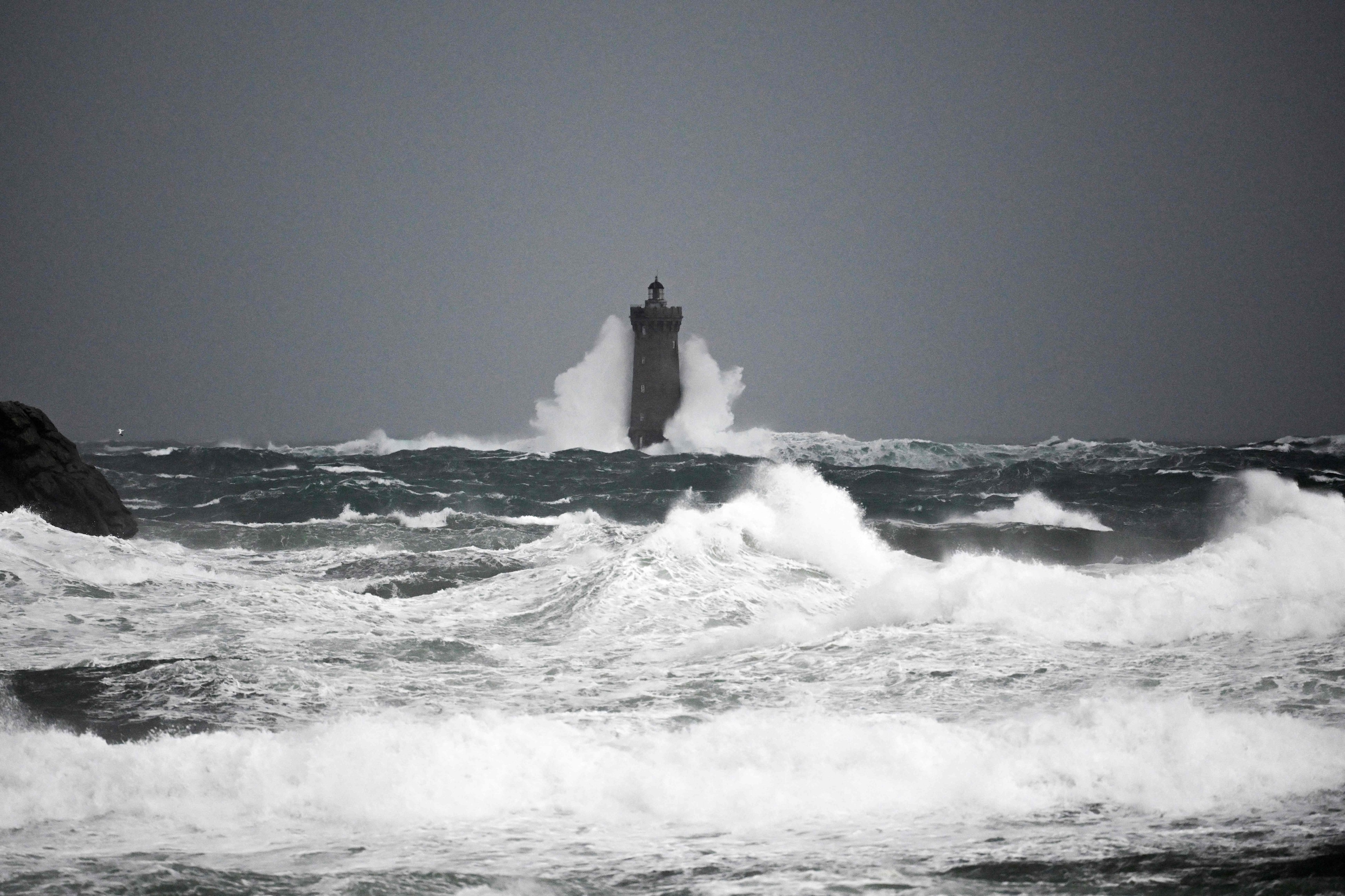 Teruglezen| Storm Ciarán: code oranje in heel Nederland beëindigd | Het ...