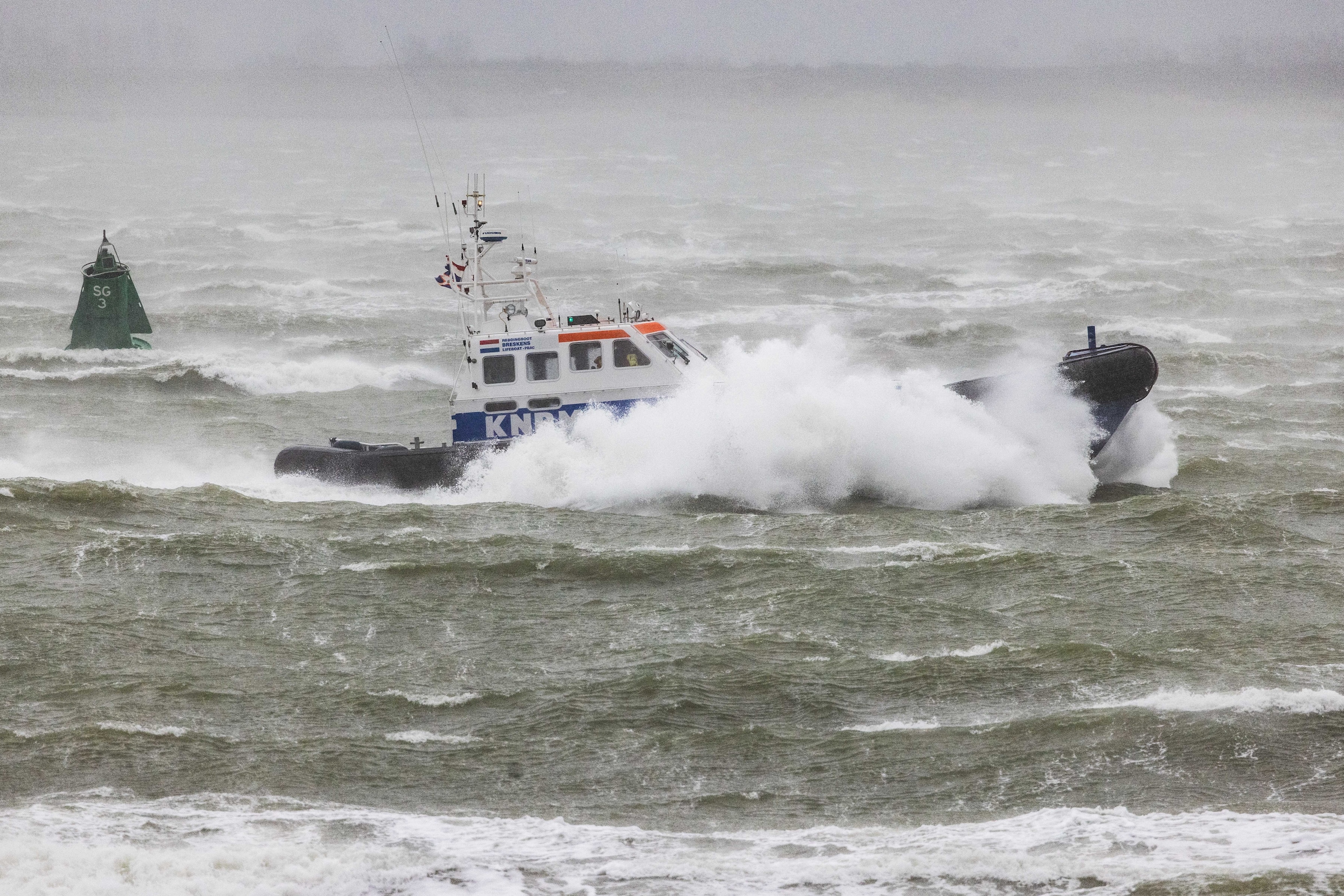 Teruglezen| Storm Ciarán: code oranje in heel Nederland beëindigd | Het ...