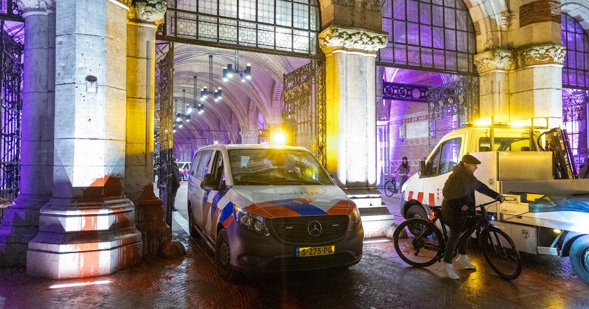 Boetes geëist voor demonstranten die in Museumnacht met rode verf ...