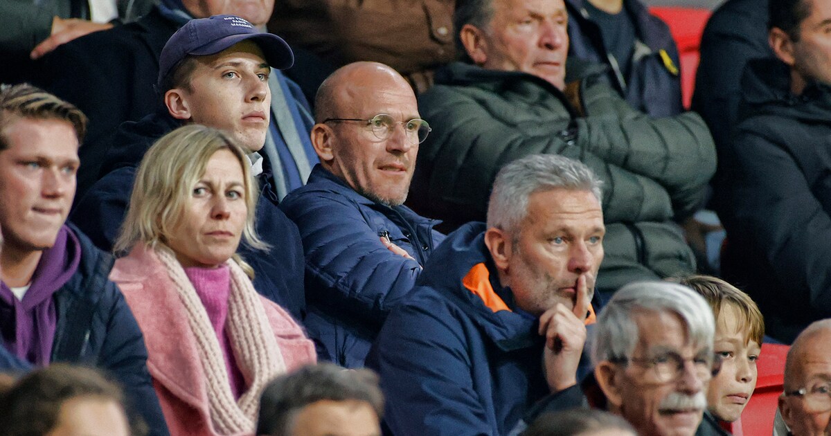 Eerste werkdag van Alex Kroes bij Ajax: hij is onbevreesd en gaat recht ...