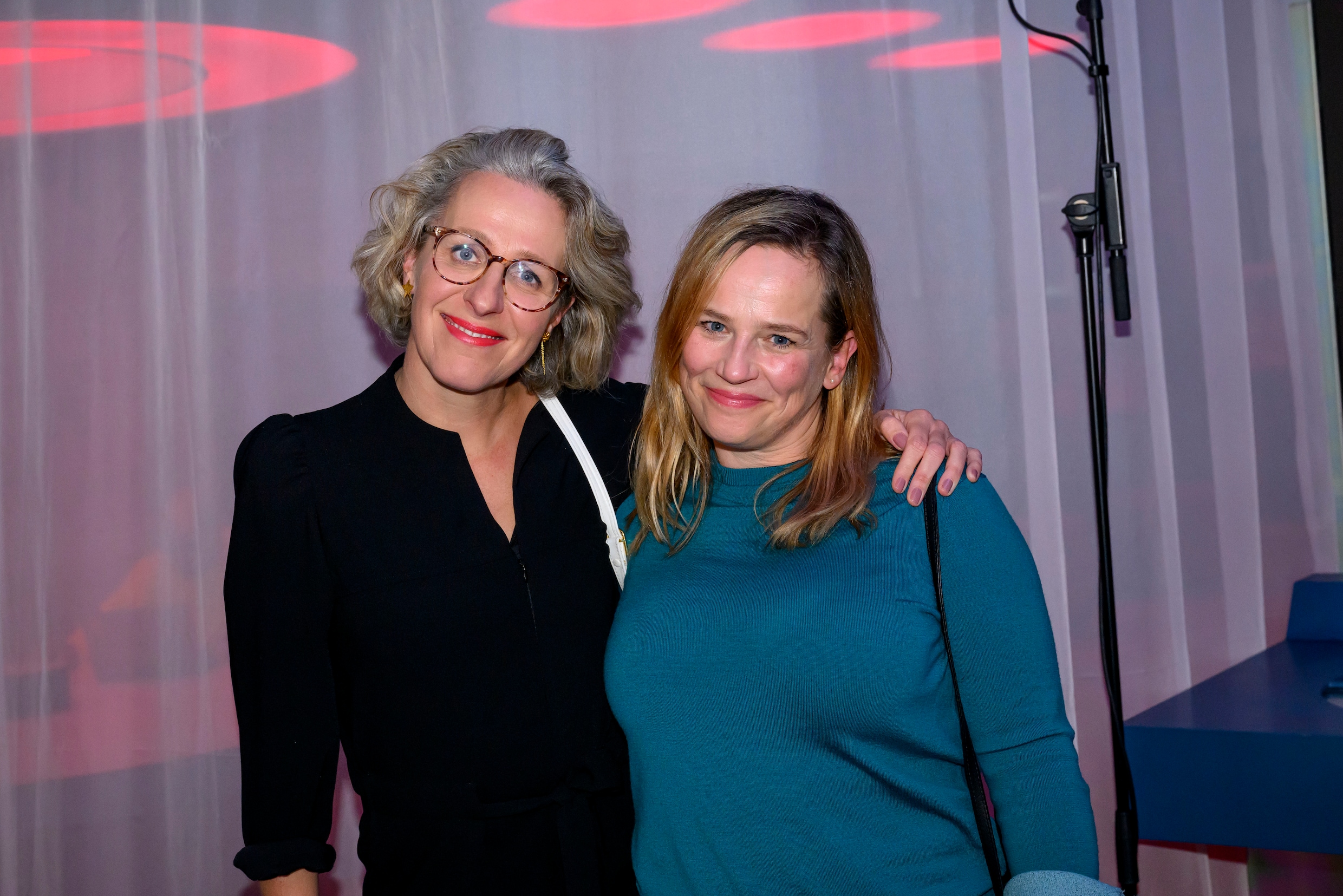 Uren luisteren naar BN’ers die met elkaar babbelen: waarom is de ...