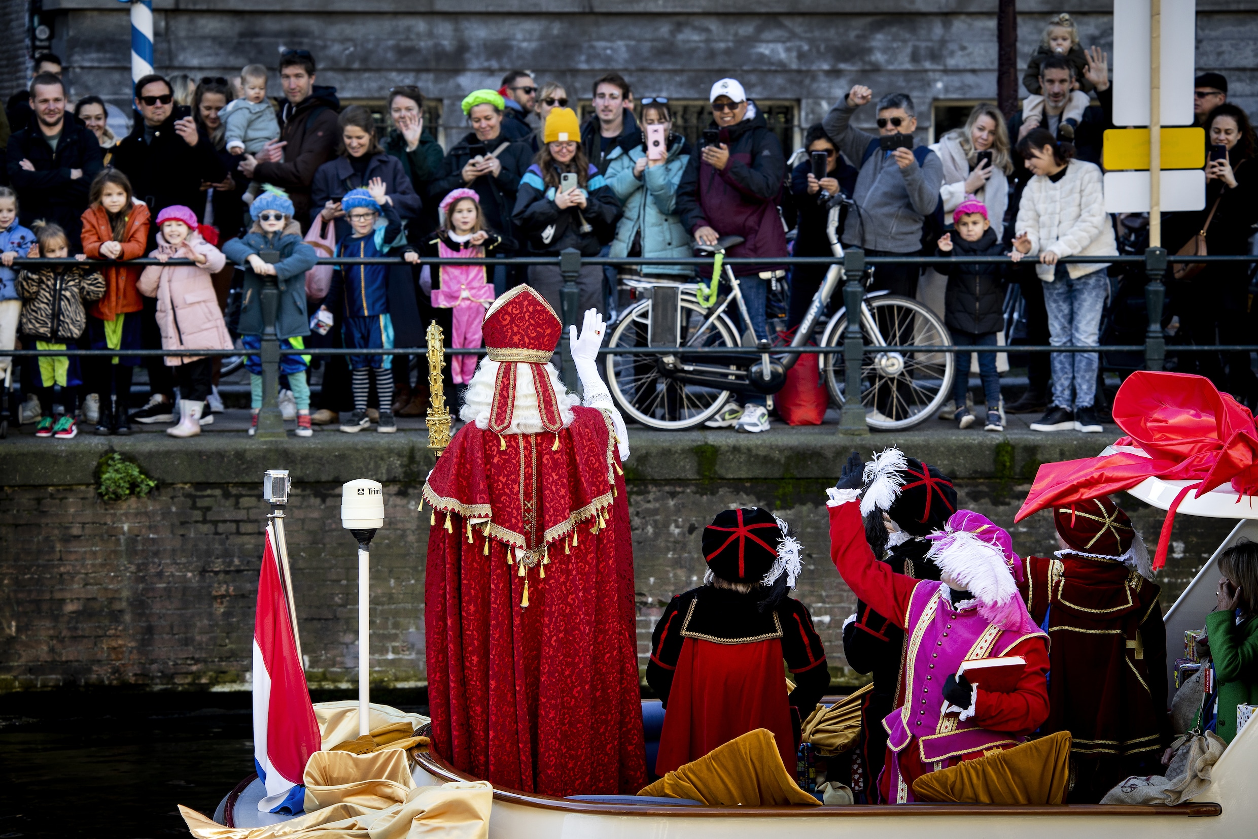 De intocht van Sinterklaas in Amsterdam in 2023: dit moet je weten ...