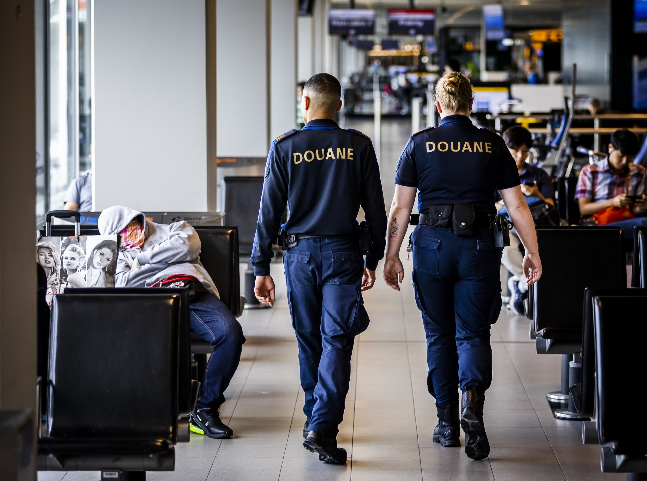 Douane Schiphol vindt 42 kilo cocaïne in lading chocolade | Het Parool