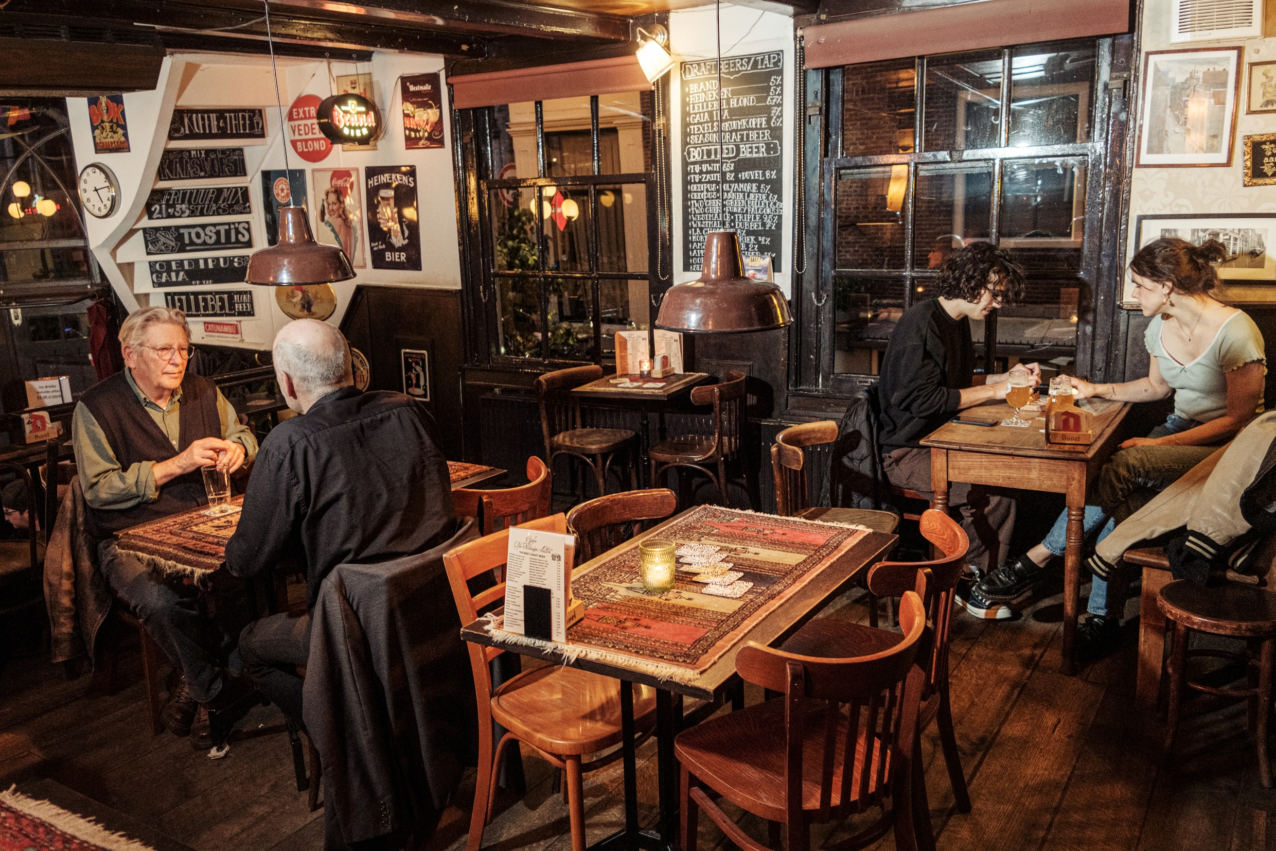 Wat vind jij de meest monumentale bruine kroeg van Amsterdam? Stem op ...