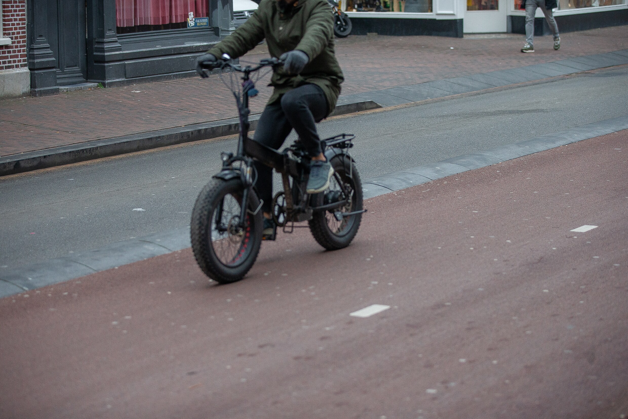 Politie opent jacht op opgevoerde fatbikes: tientallen rollerbanken aangeschaft | Het Parool