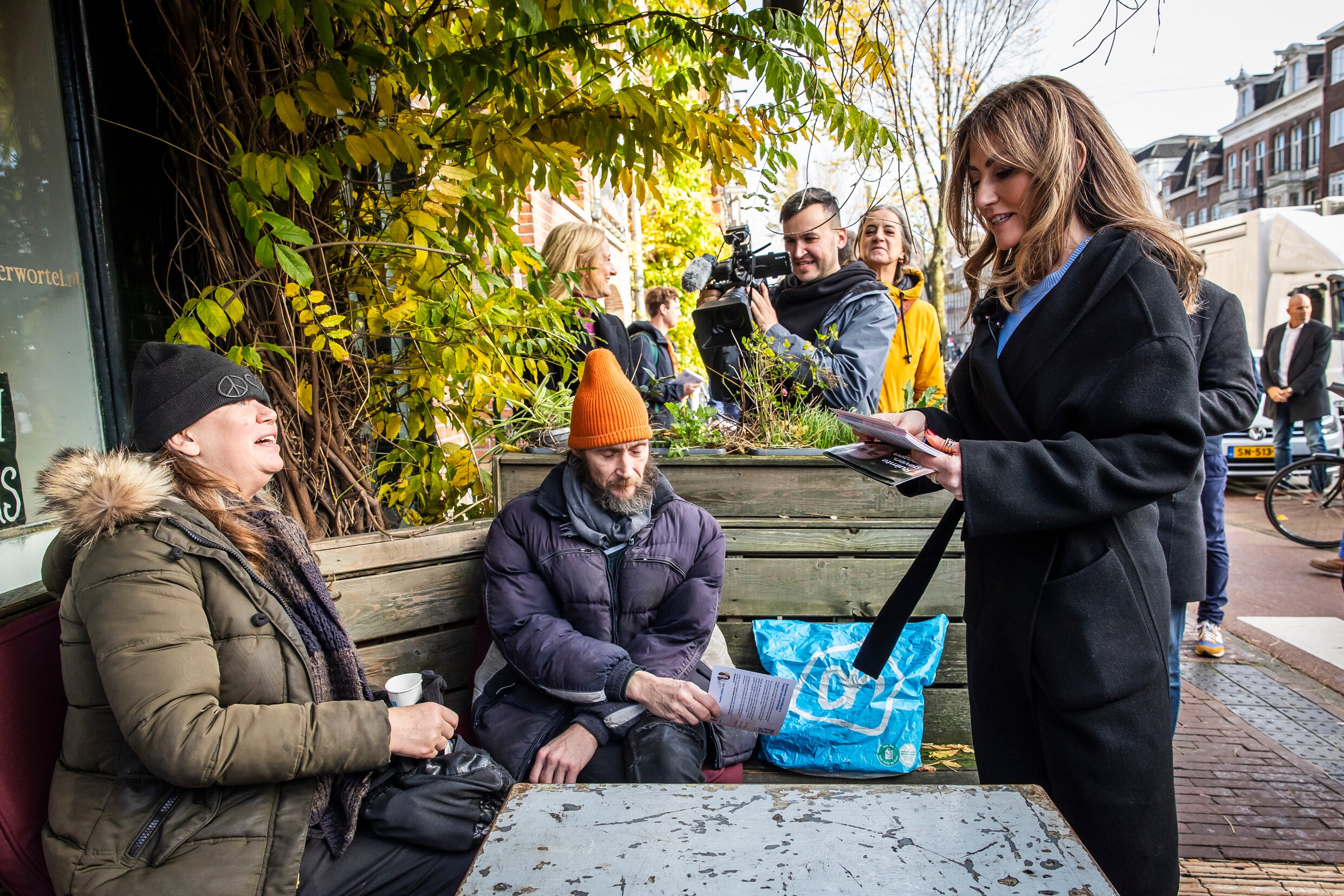 Dilan Yesilgöz op campagne in Amsterdam: ‘Ik ben niet hard, ik ben ...