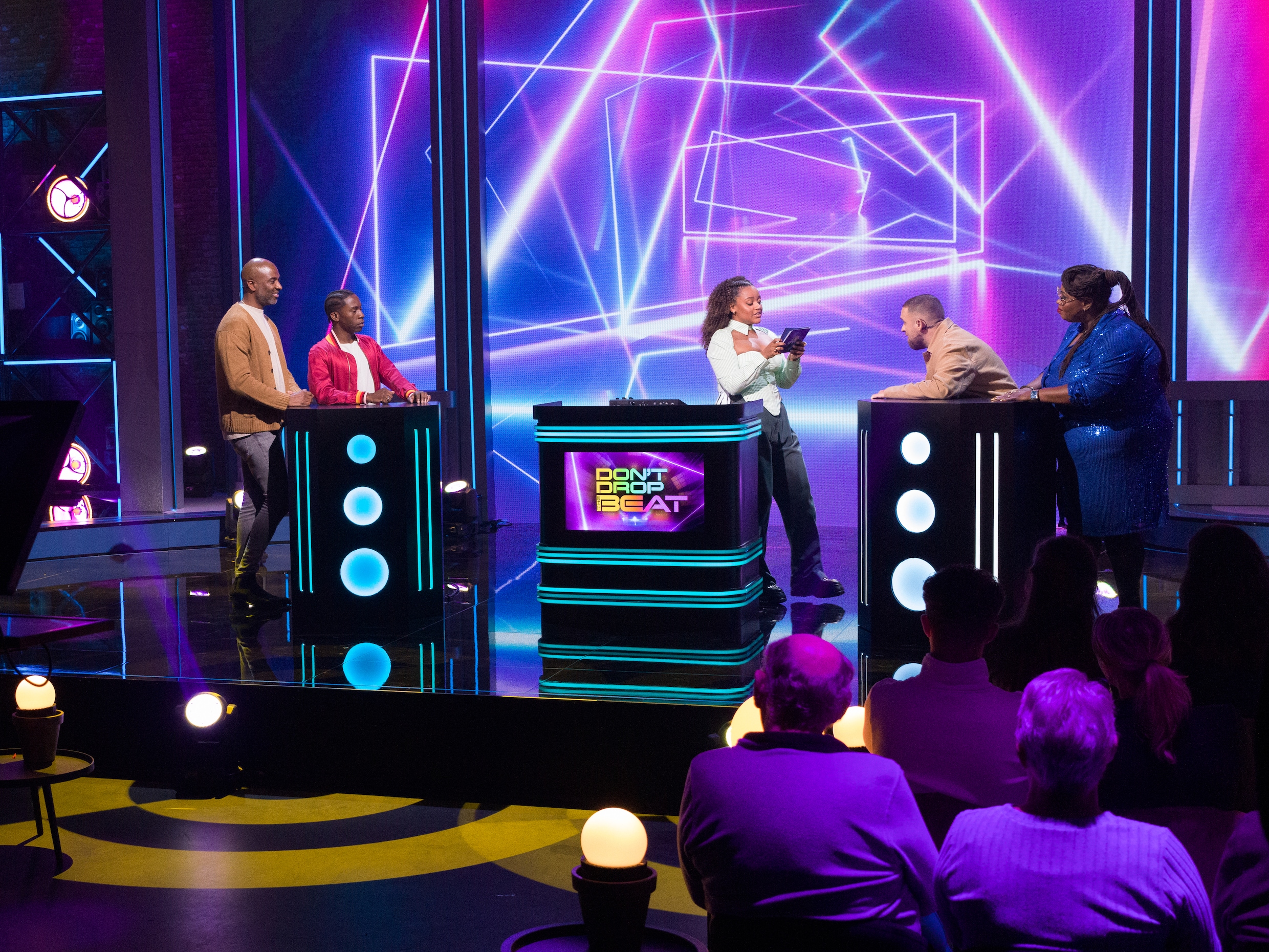 Omroep Zwart mikt op Amerikaans entertainment om tv-kijkers te ...