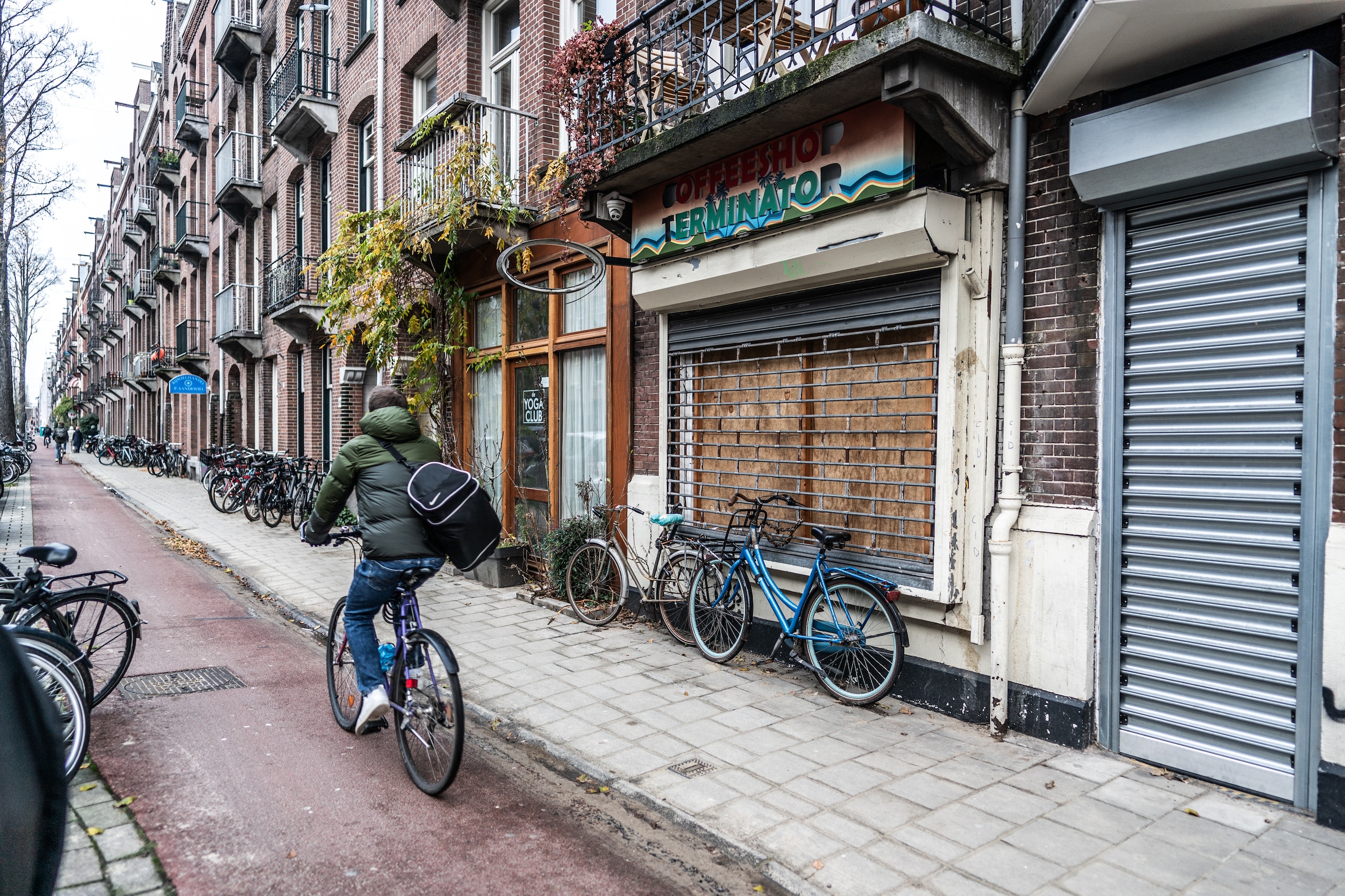 Drie jaar na enorme explosie mag coffeeshop Terminator in Amsterdam ...